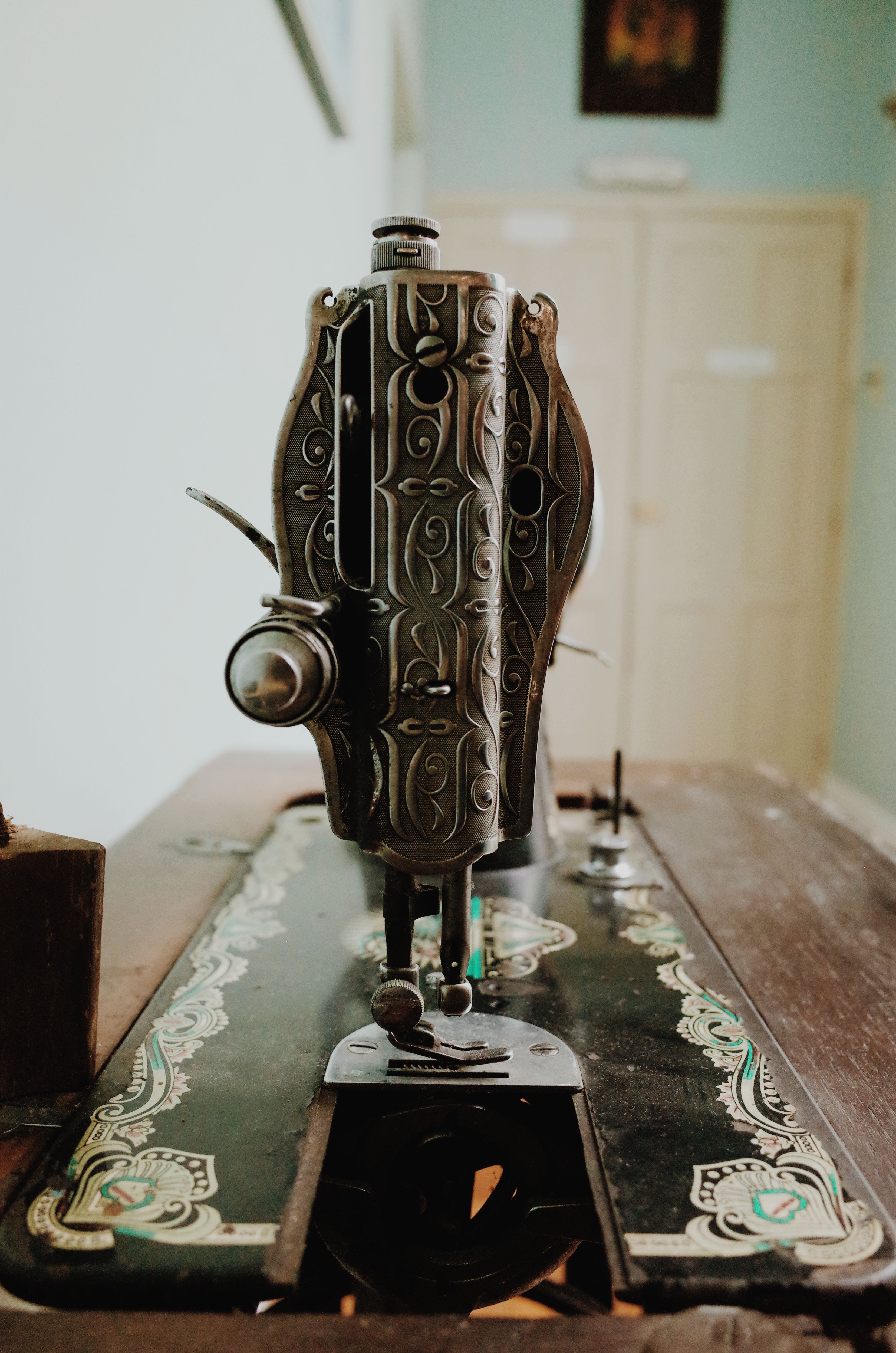 Vintage Sewing Machine Interior in Ecuador · Free Stock Photo