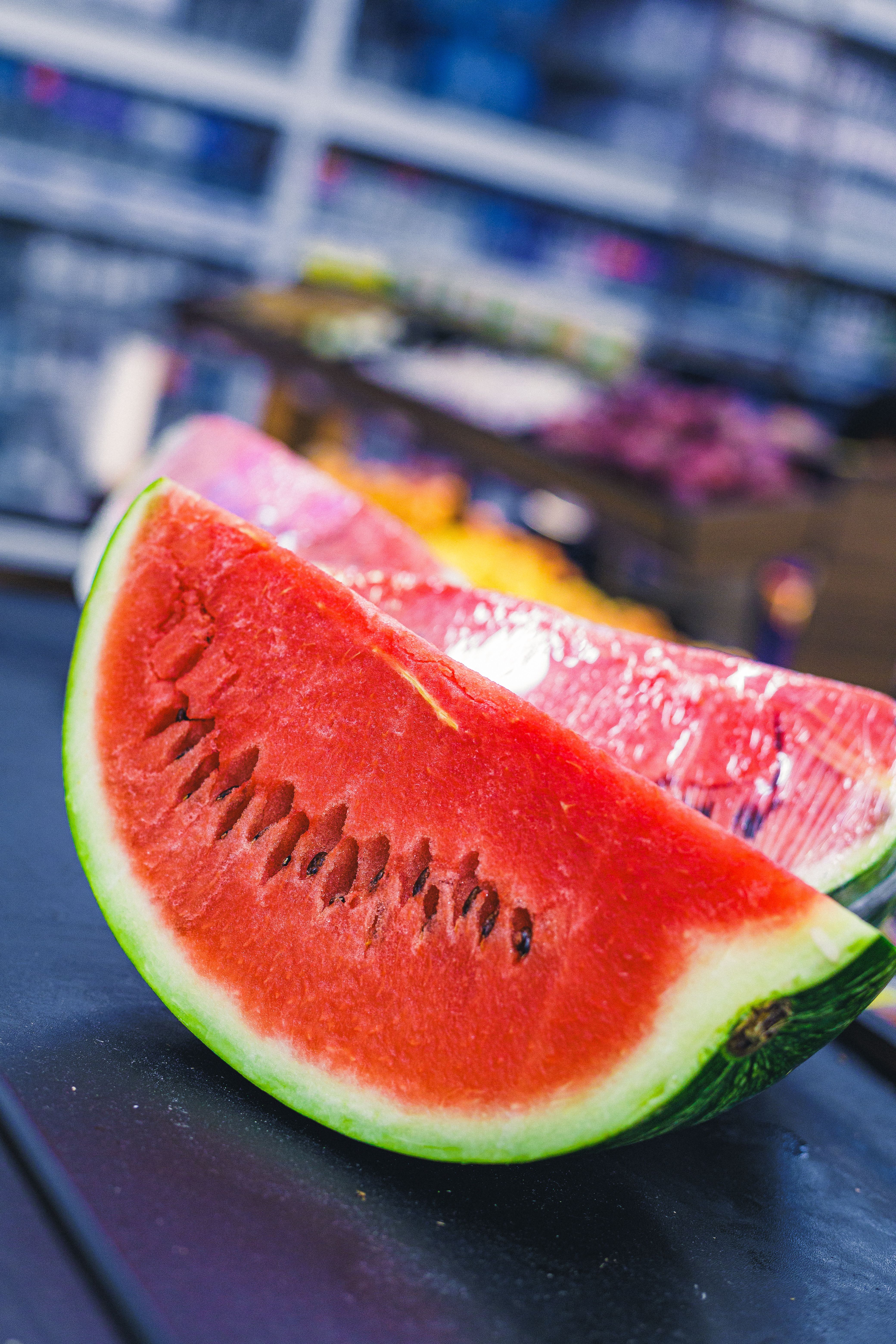 Primer Plano De Una Rodaja De Sandía Fresca En El Mercado · Foto de ...