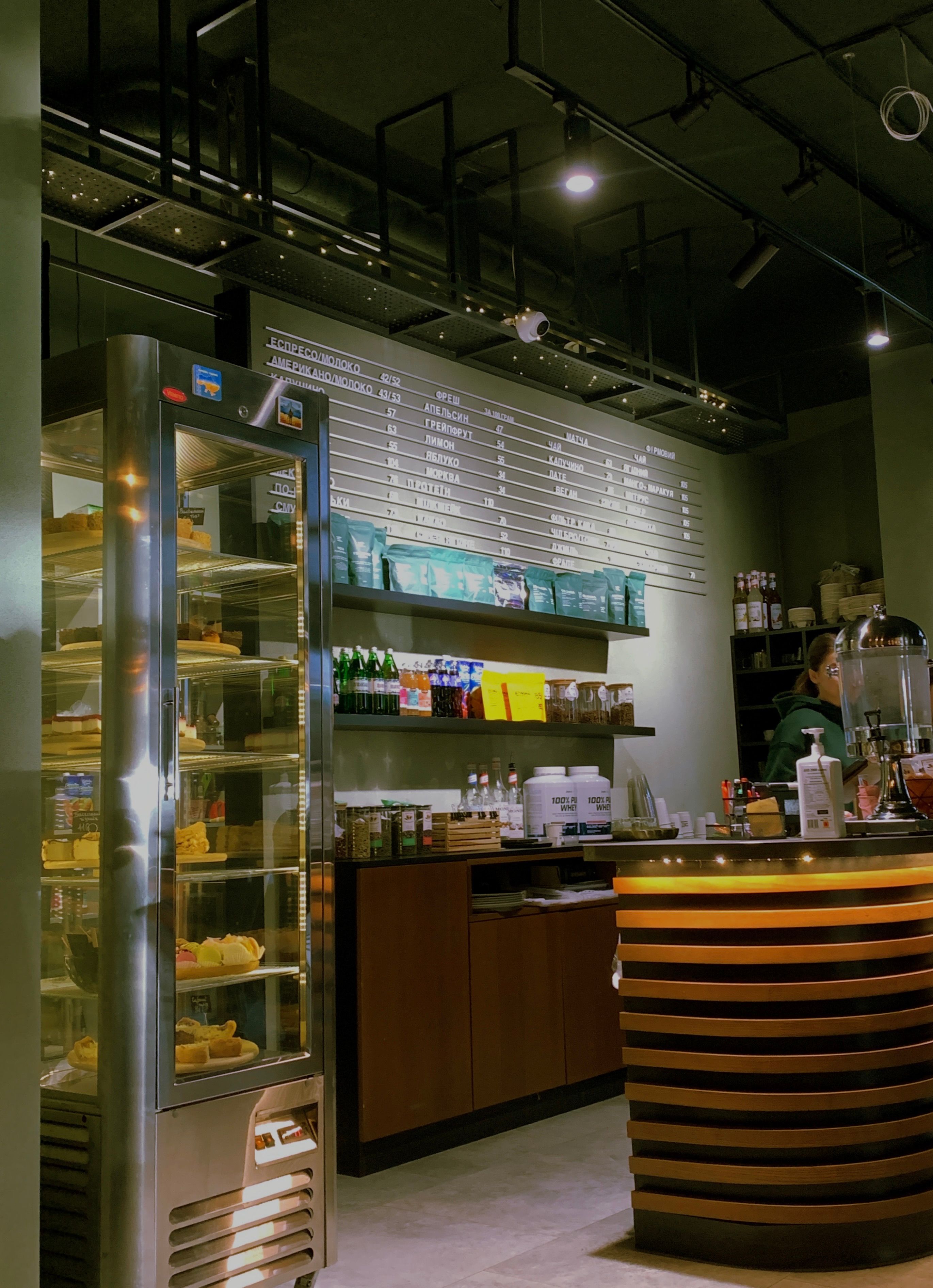 Interior Aconchegante De Café Com Elementos De Design Moderno · Foto ...