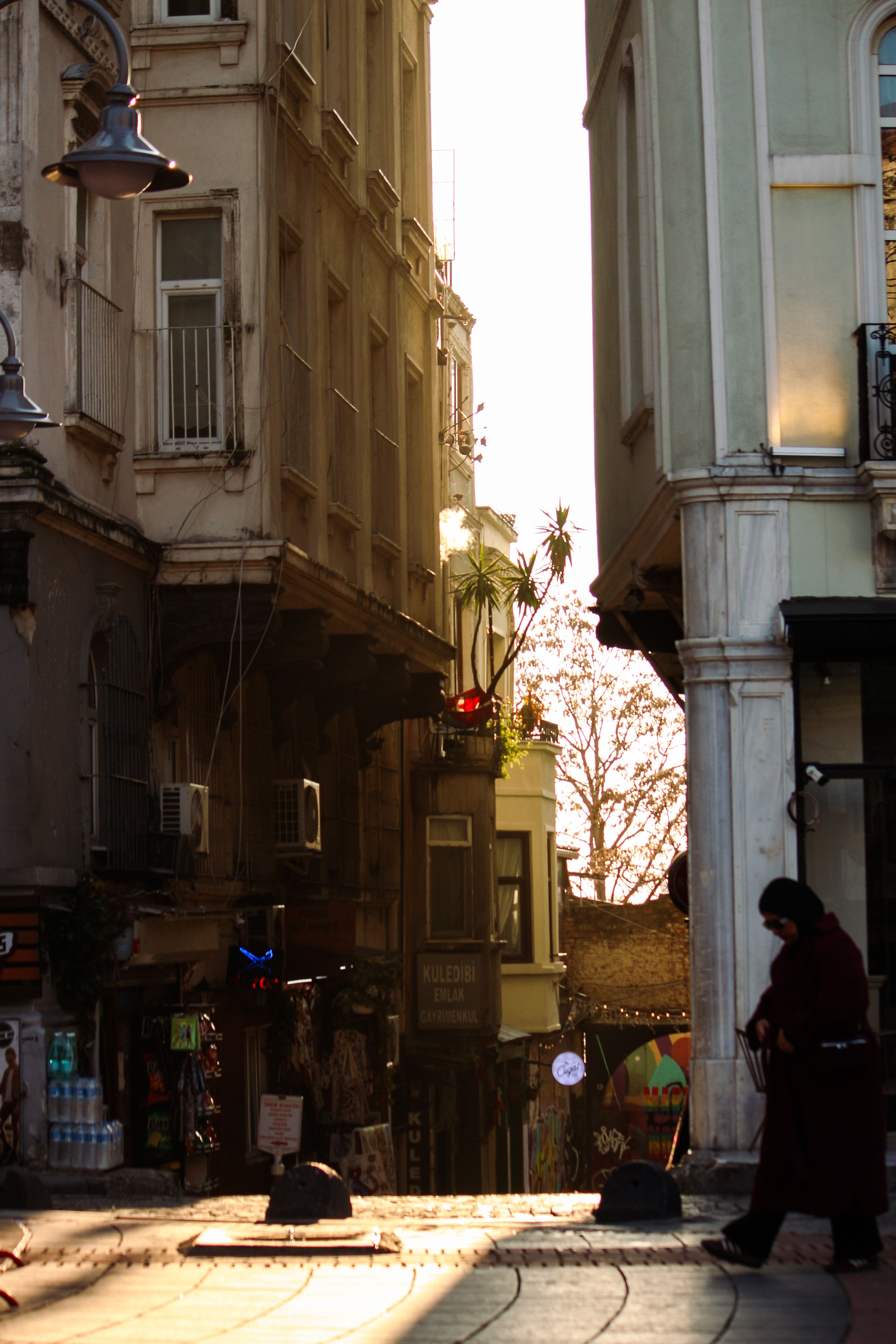 Charming Istanbul Street at Golden Sunset · Free Stock Photo