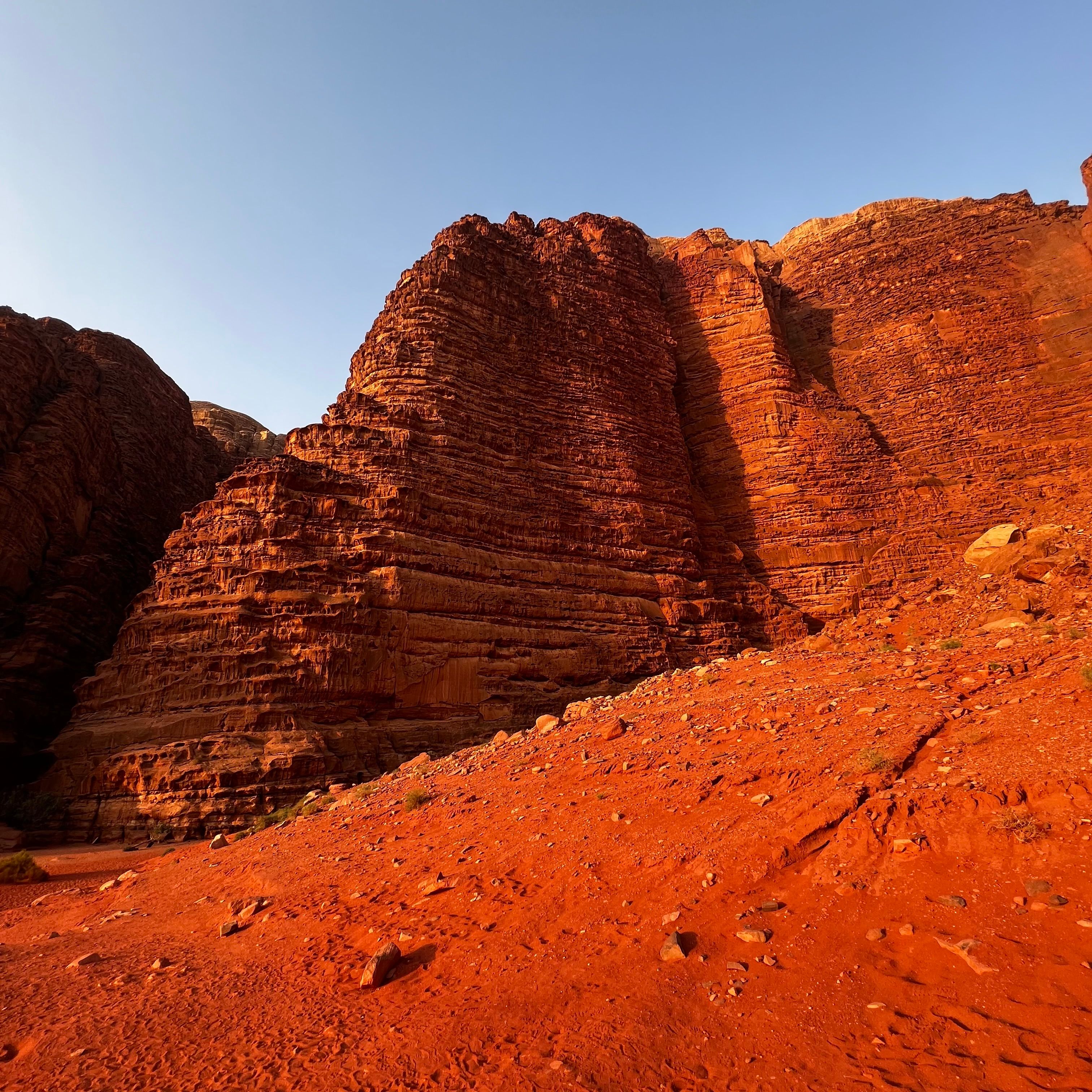 Espectaculares Formaciones De Arenisca En El Desierto De Jordania ...