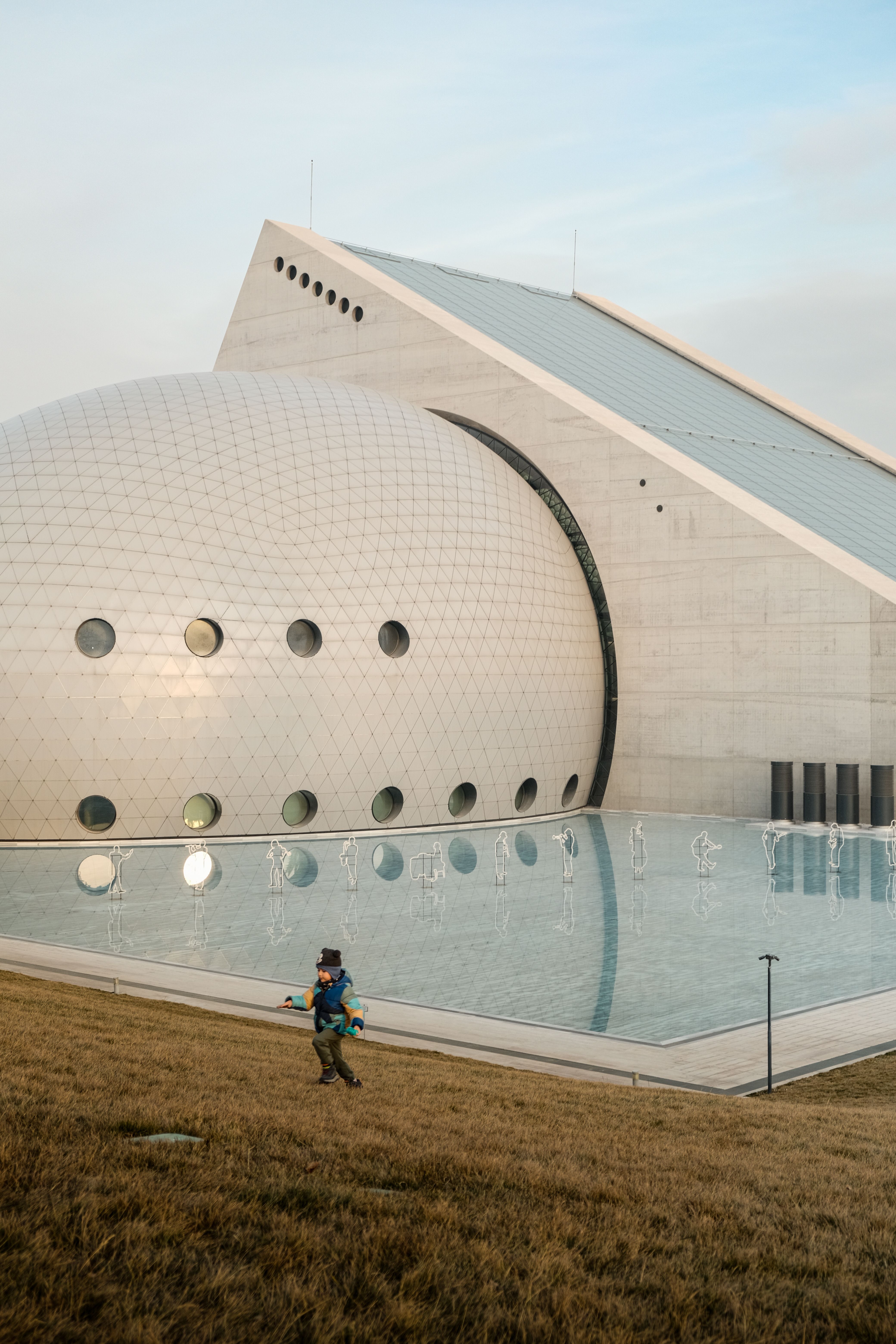 Futuristic Dome and Reflective Pool Architecture · Free Stock Photo