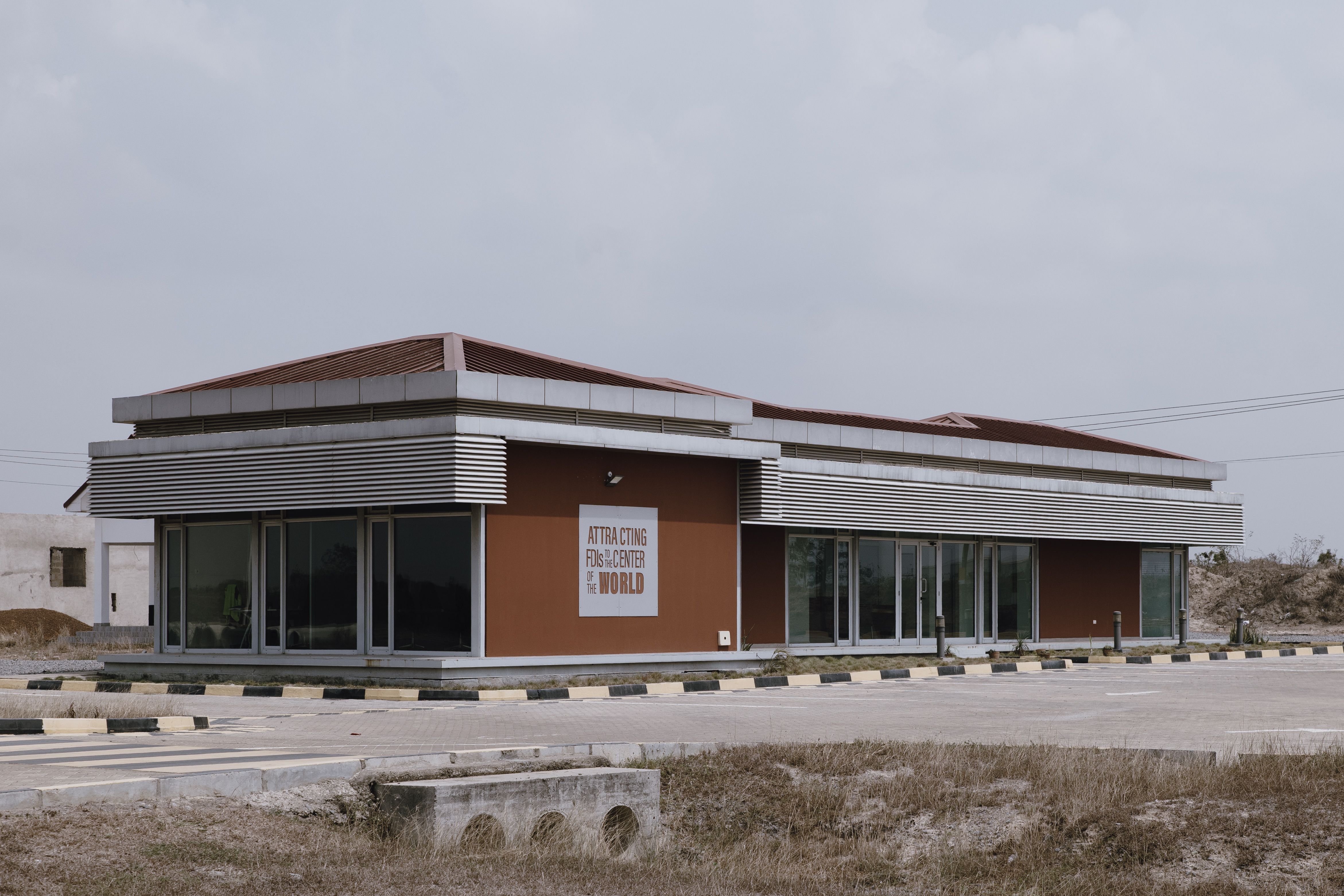 Modern Commercial Building in Deserted Area · Free Stock Photo