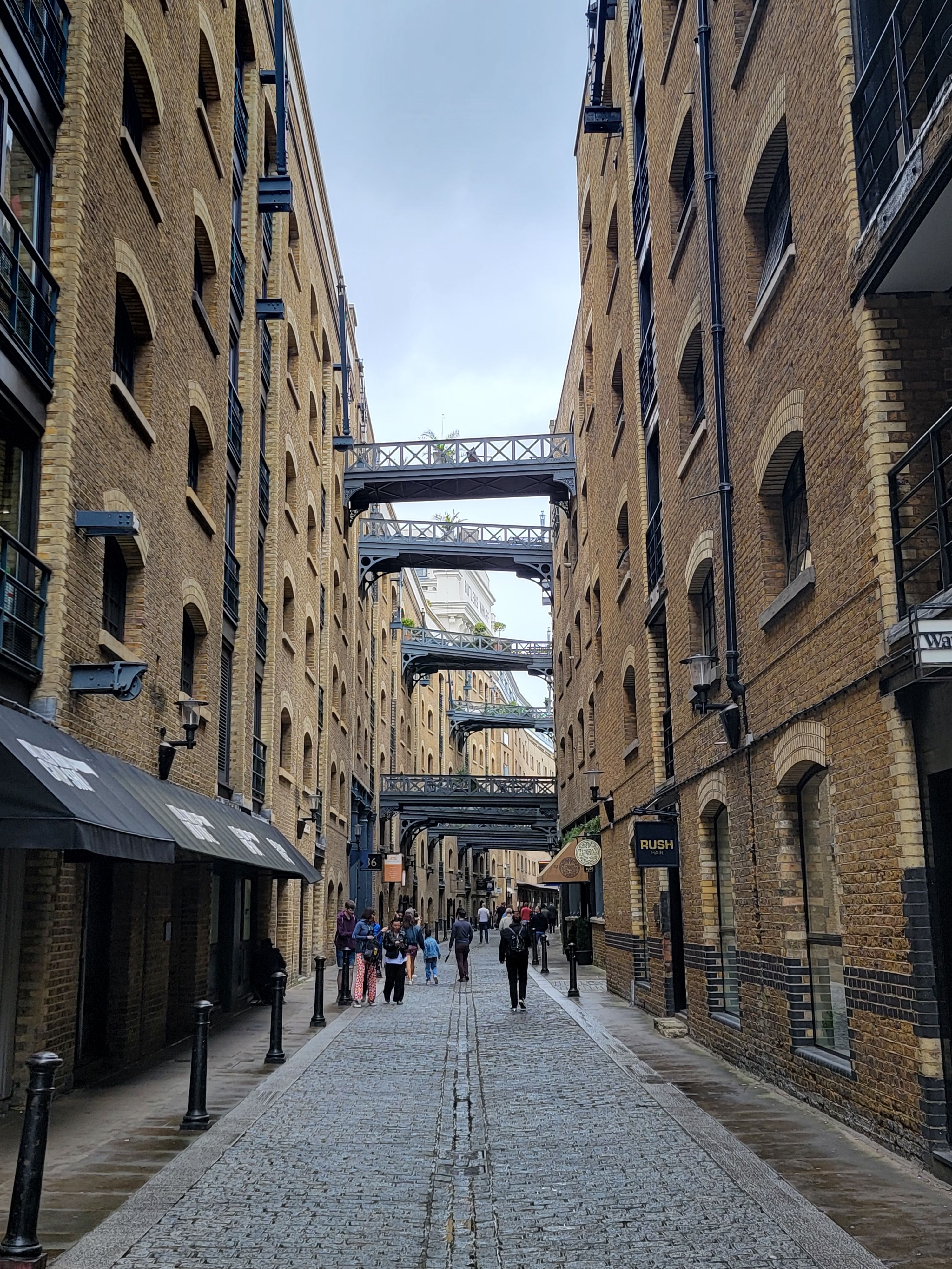 Historic Shad Thames Walkway in London · Free Stock Photo