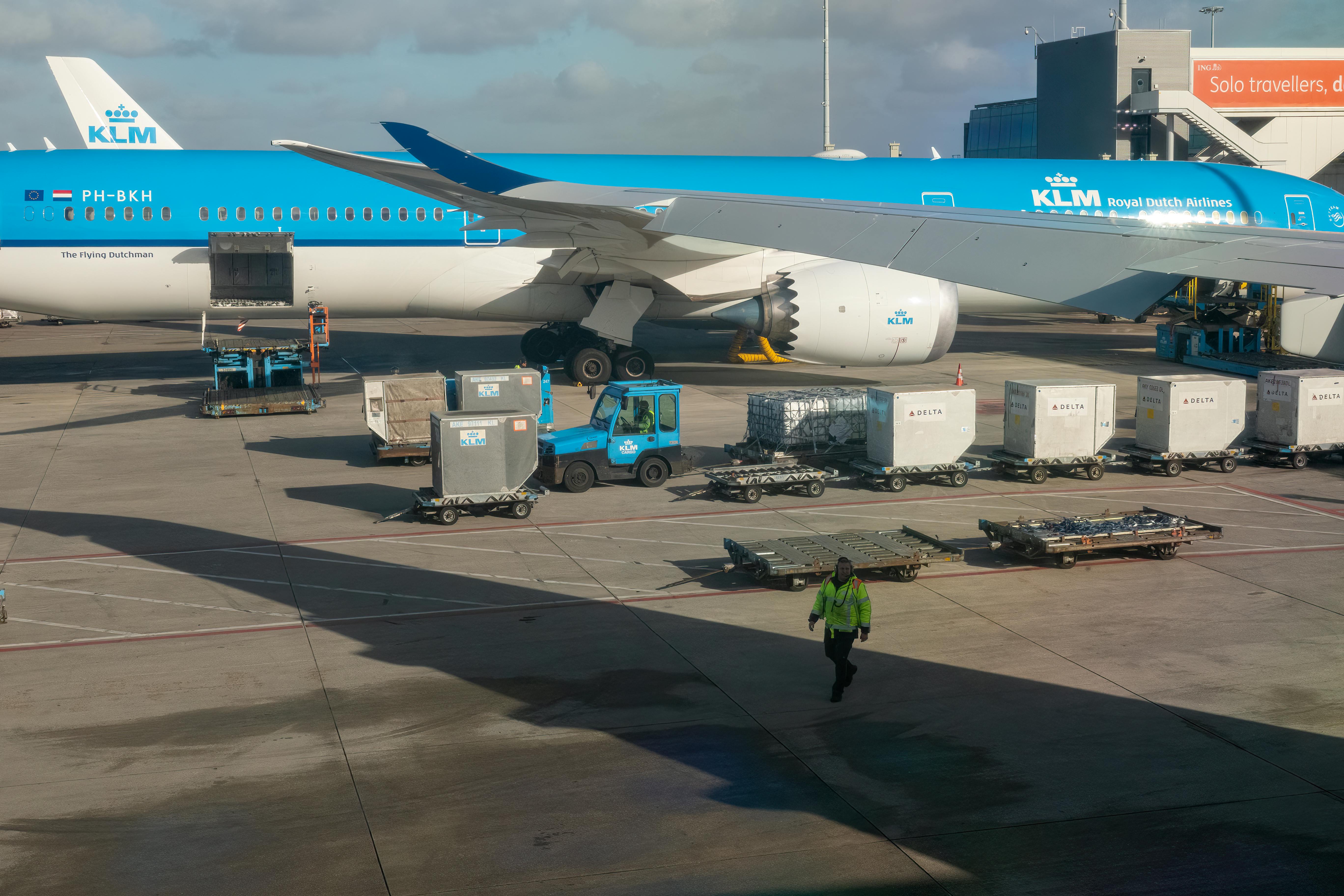 Pregnant Passenger On Airplane Photos, Download The BEST Free Pregnant ...