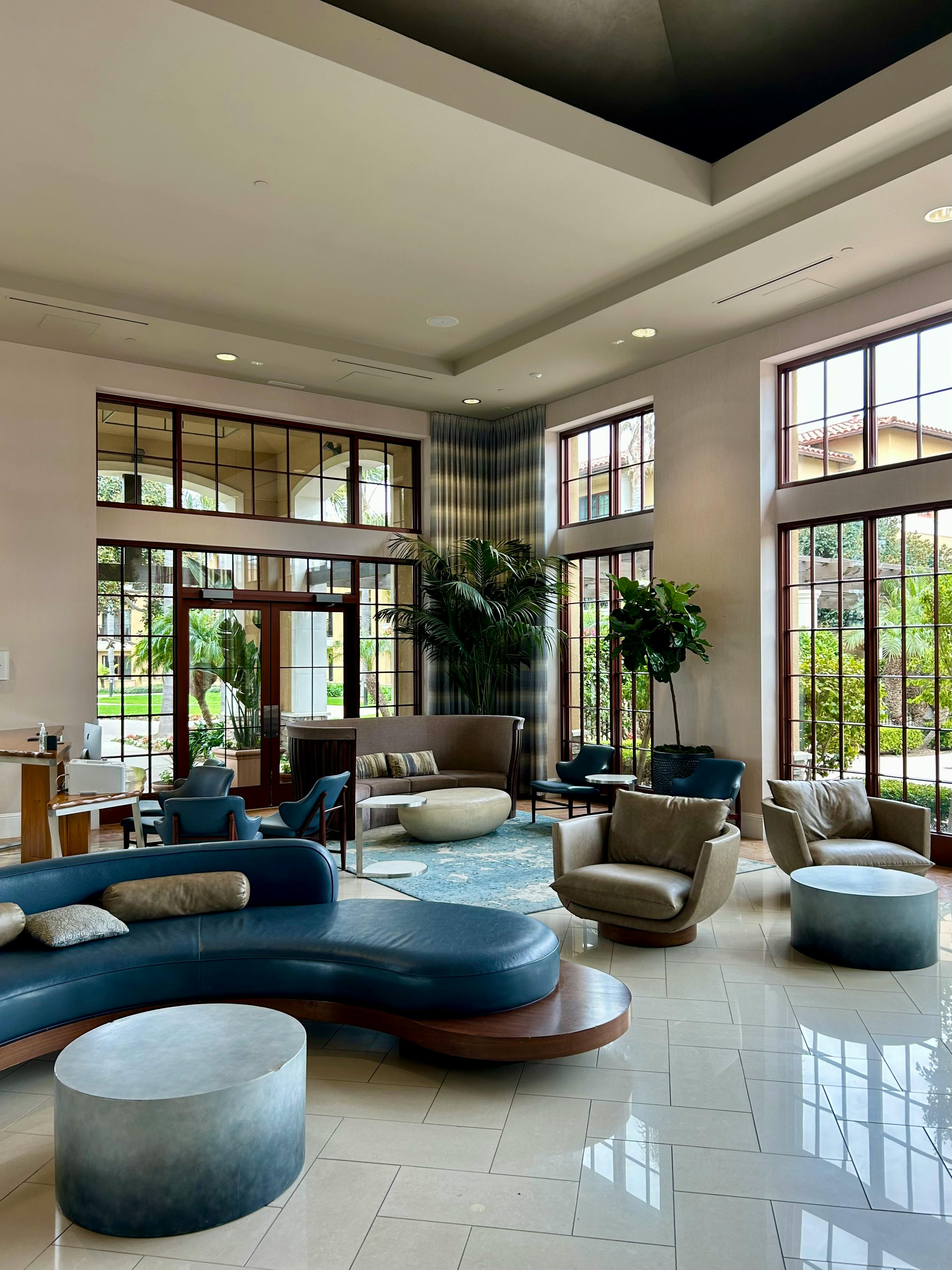 Modern Lobby Area with Elegant Interior Design · Free Stock Photo