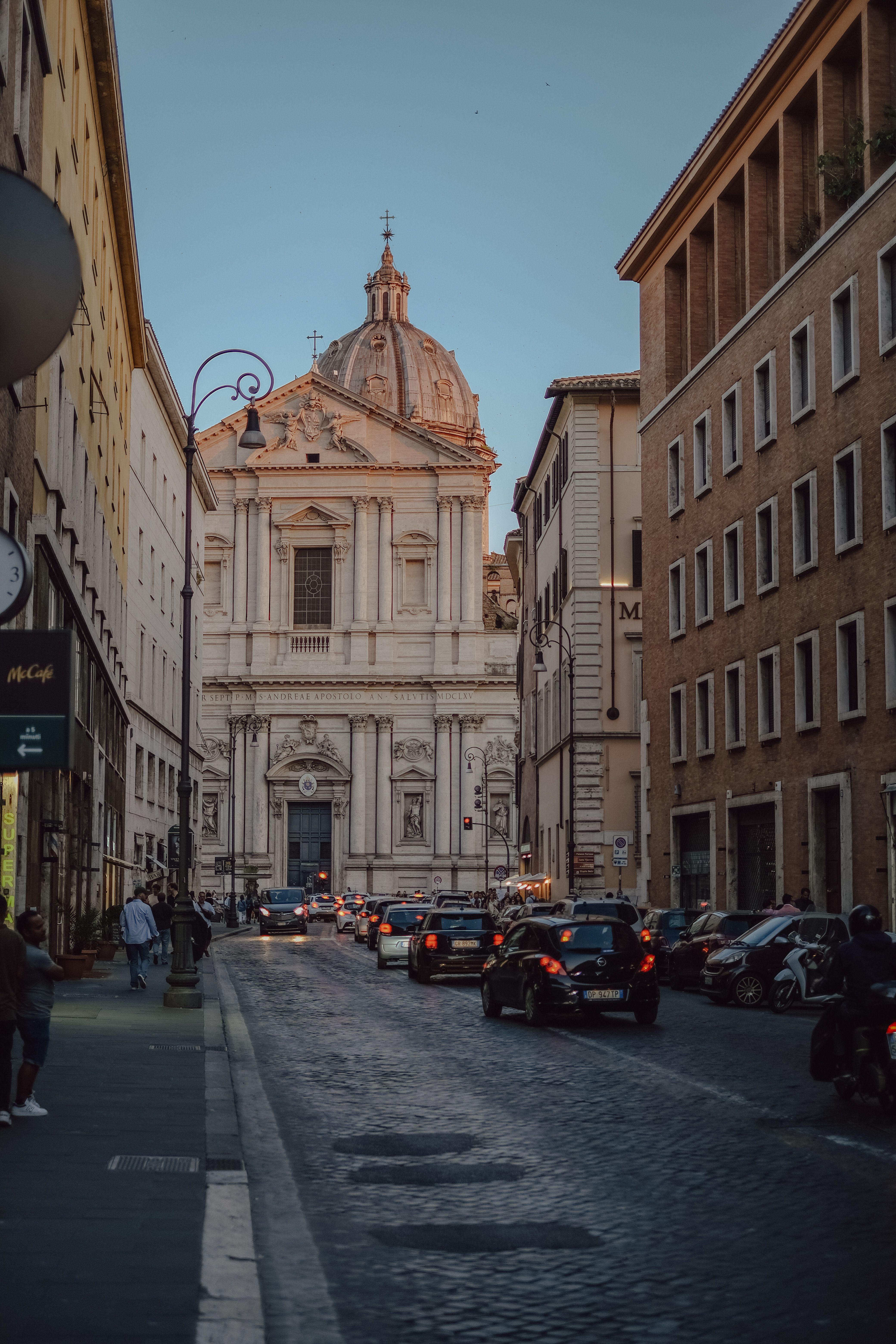 Scenic View of Rome Street with Historic Architecture · Free Stock Photo