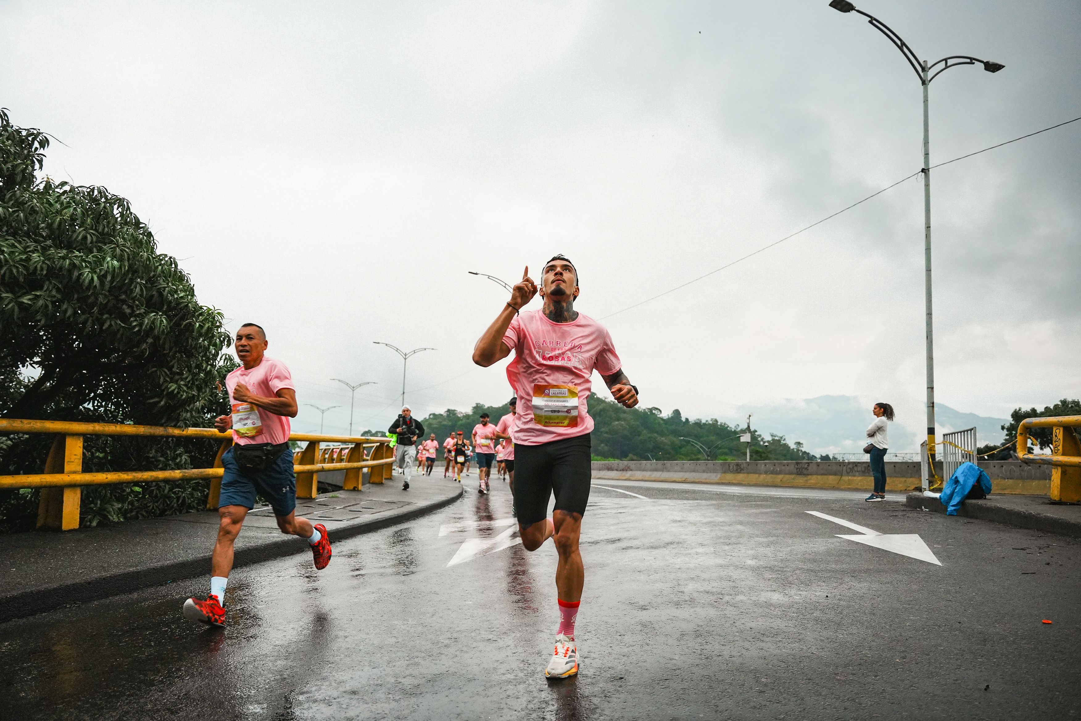 Marathon Runners Competing on a Rainy Day · Free Stock Photo