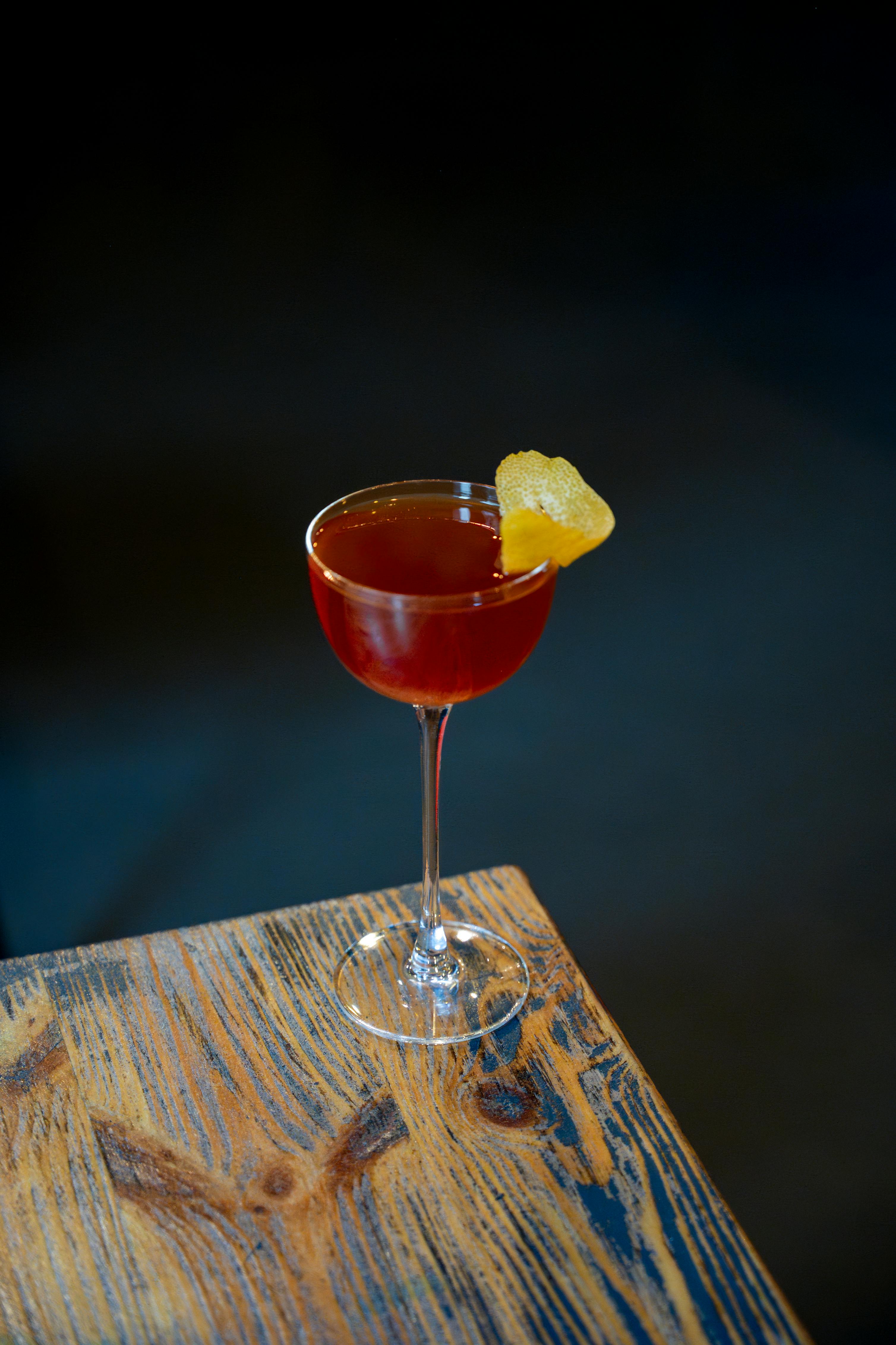 Elegant Cocktail Glass with Orange Garnish · Free Stock Photo