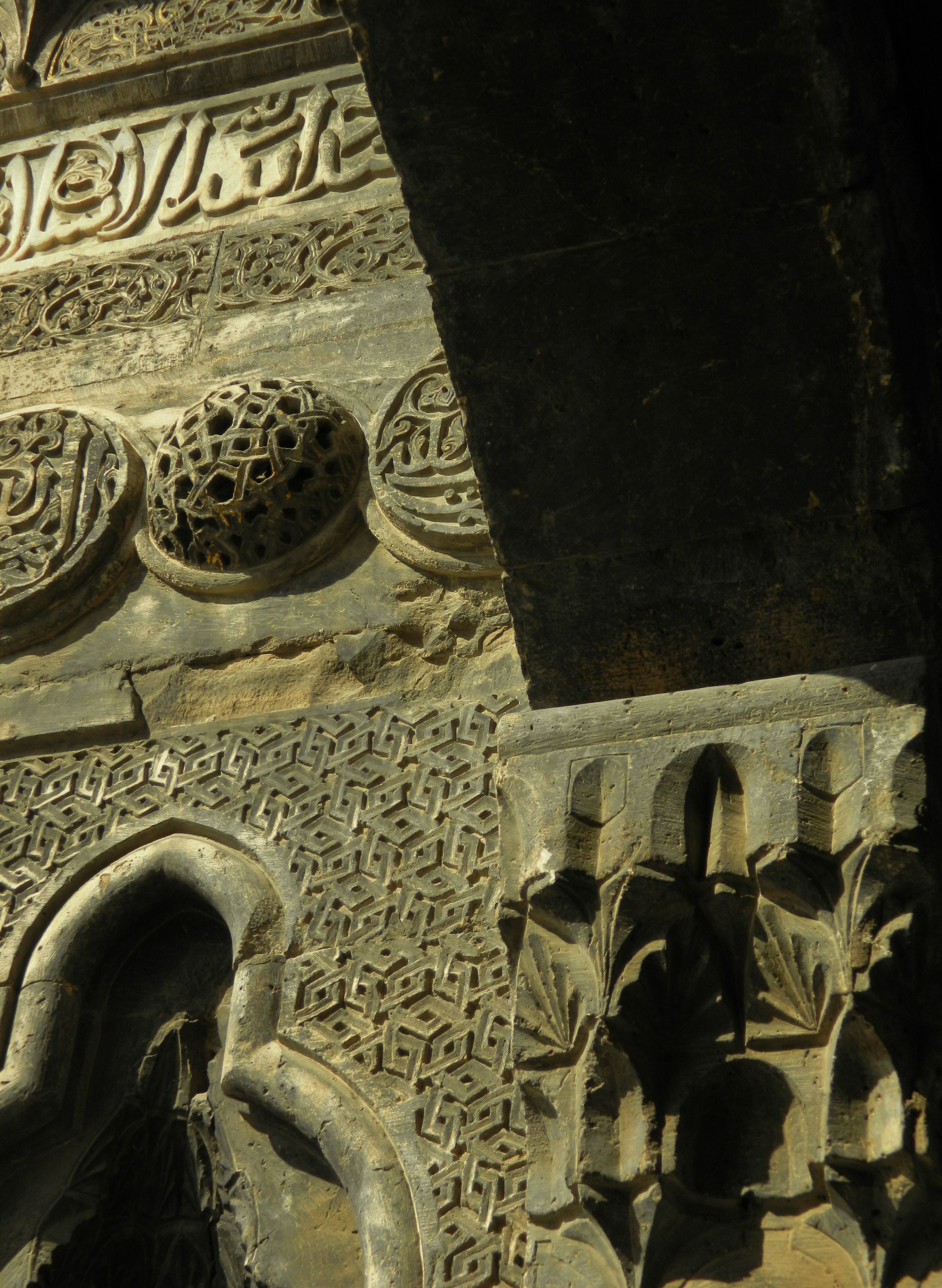Intricate Islamic Architectural Stone Carvings · Free Stock Photo