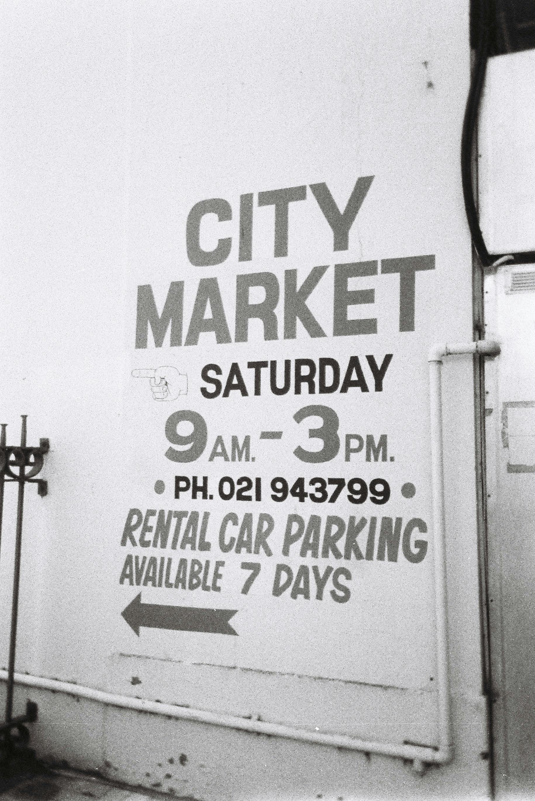 Black and White City Market Sign in Whanganui · Free Stock Photo