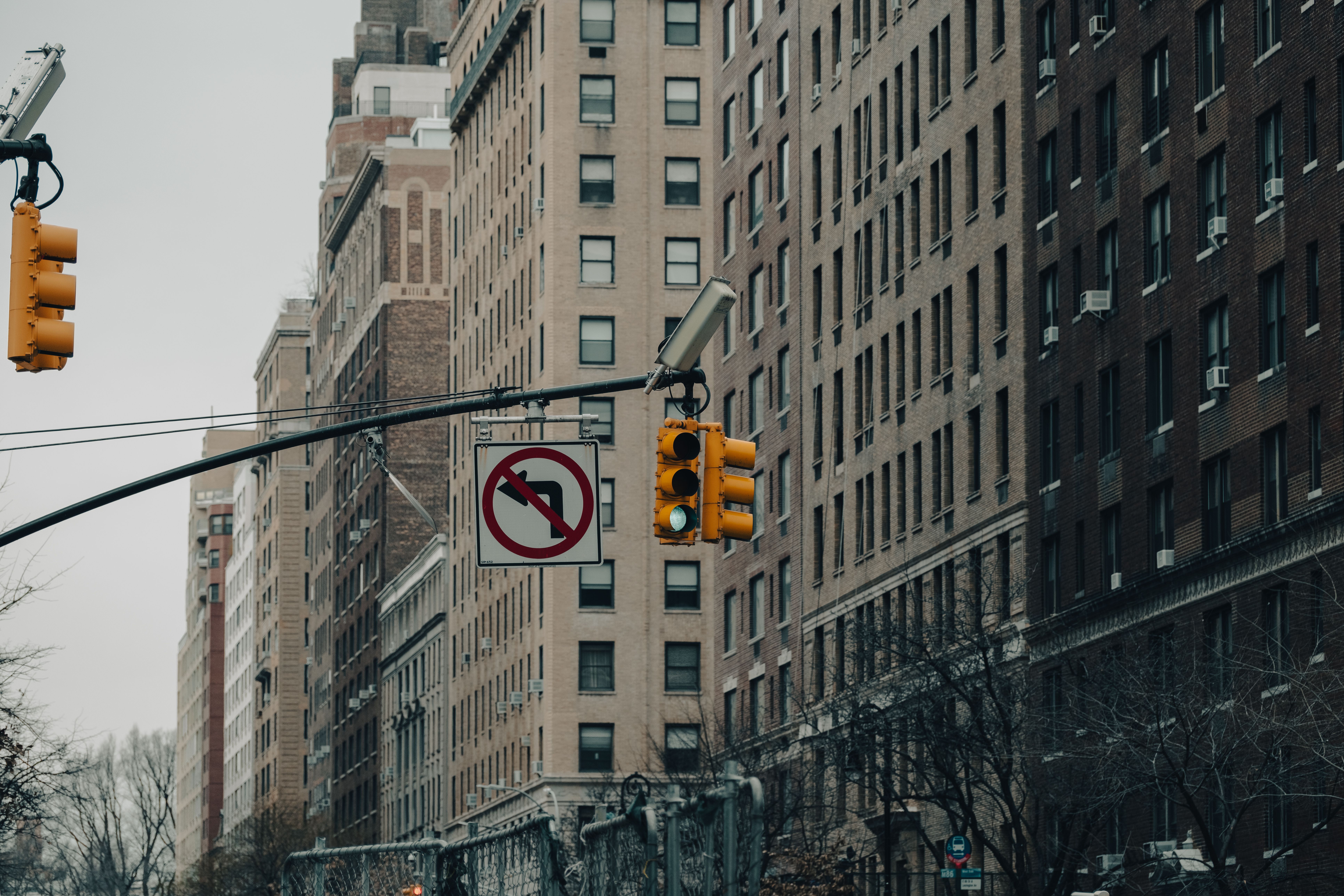 Urban Winter Street Scene with Traffic Light · Free Stock Photo