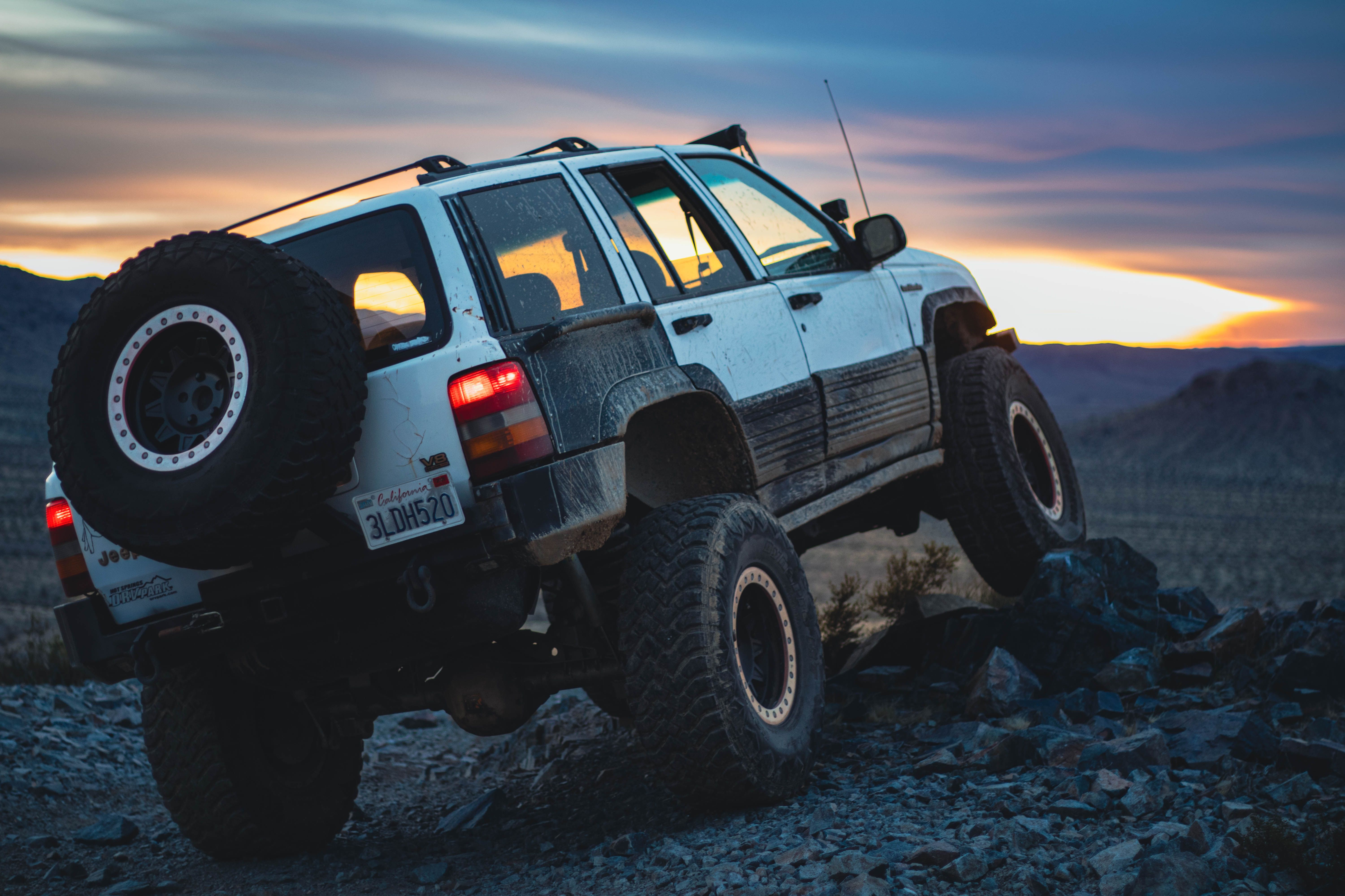 Off-road SUV Adventure at Sunset · Free Stock Photo