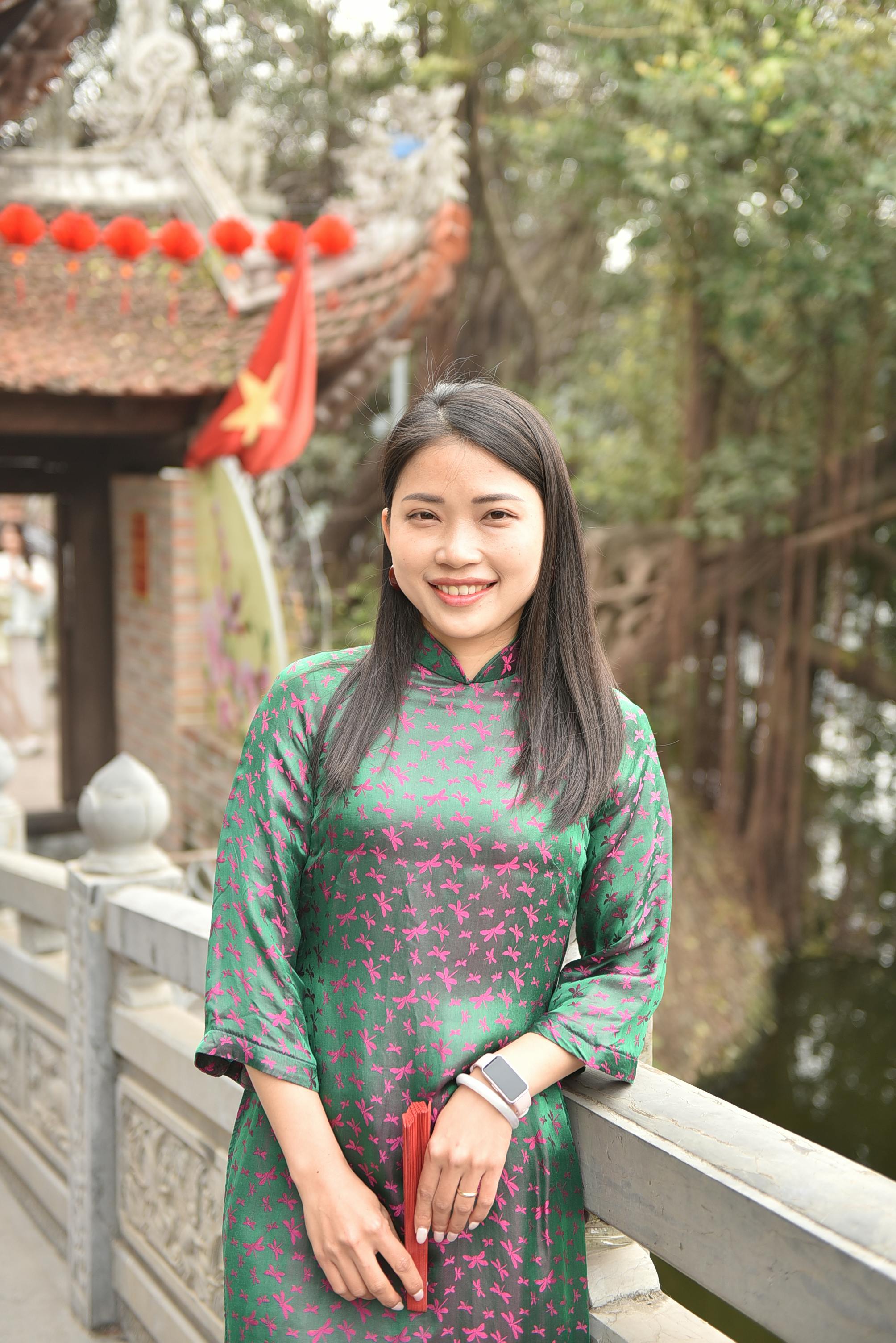 Woman Smile Landscape Photos, Download The BEST Free Woman Smile ...