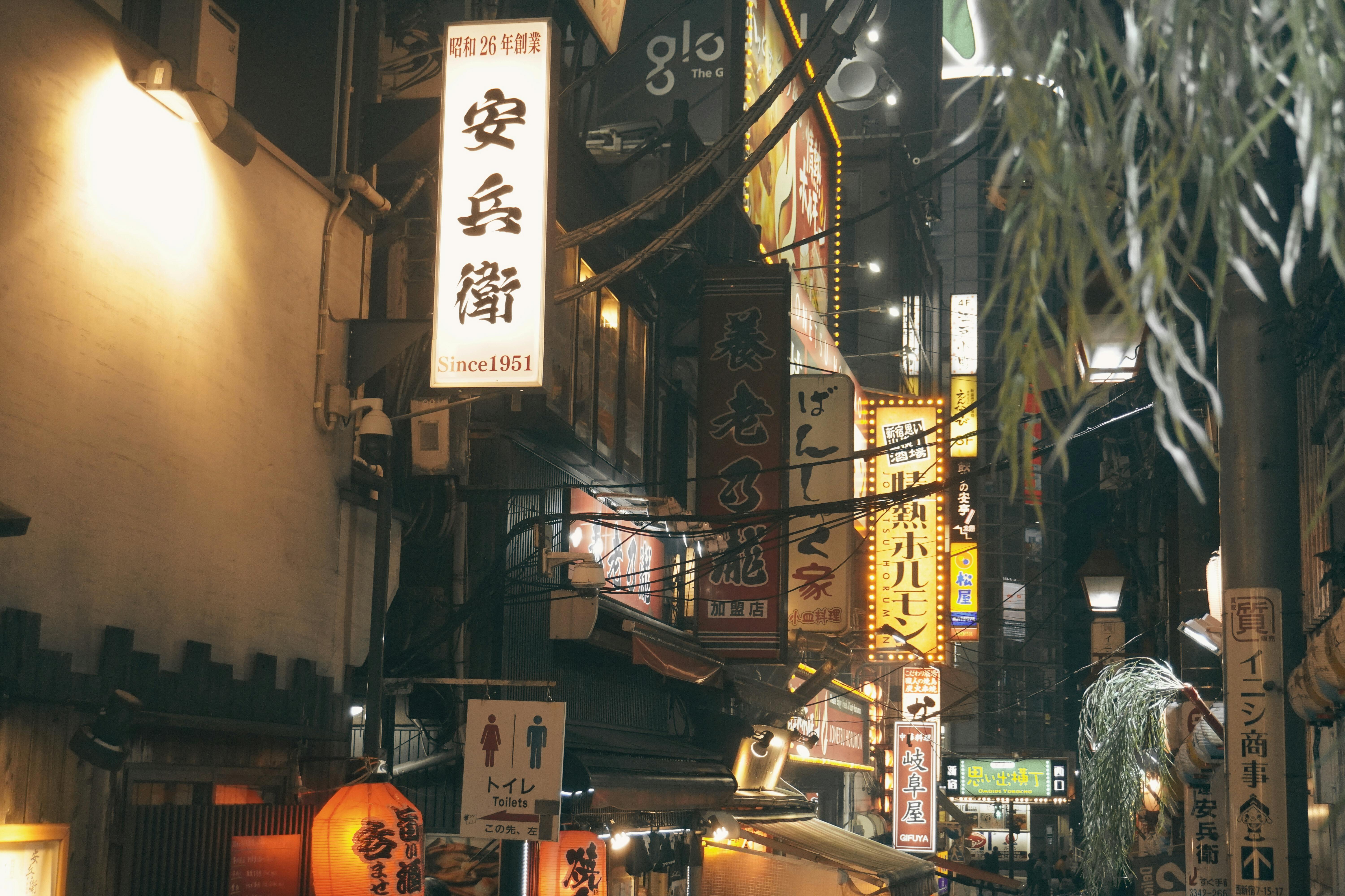 Cena De Rua Noturna Movimentada Em Tóquio, Japão · Foto profissional ...
