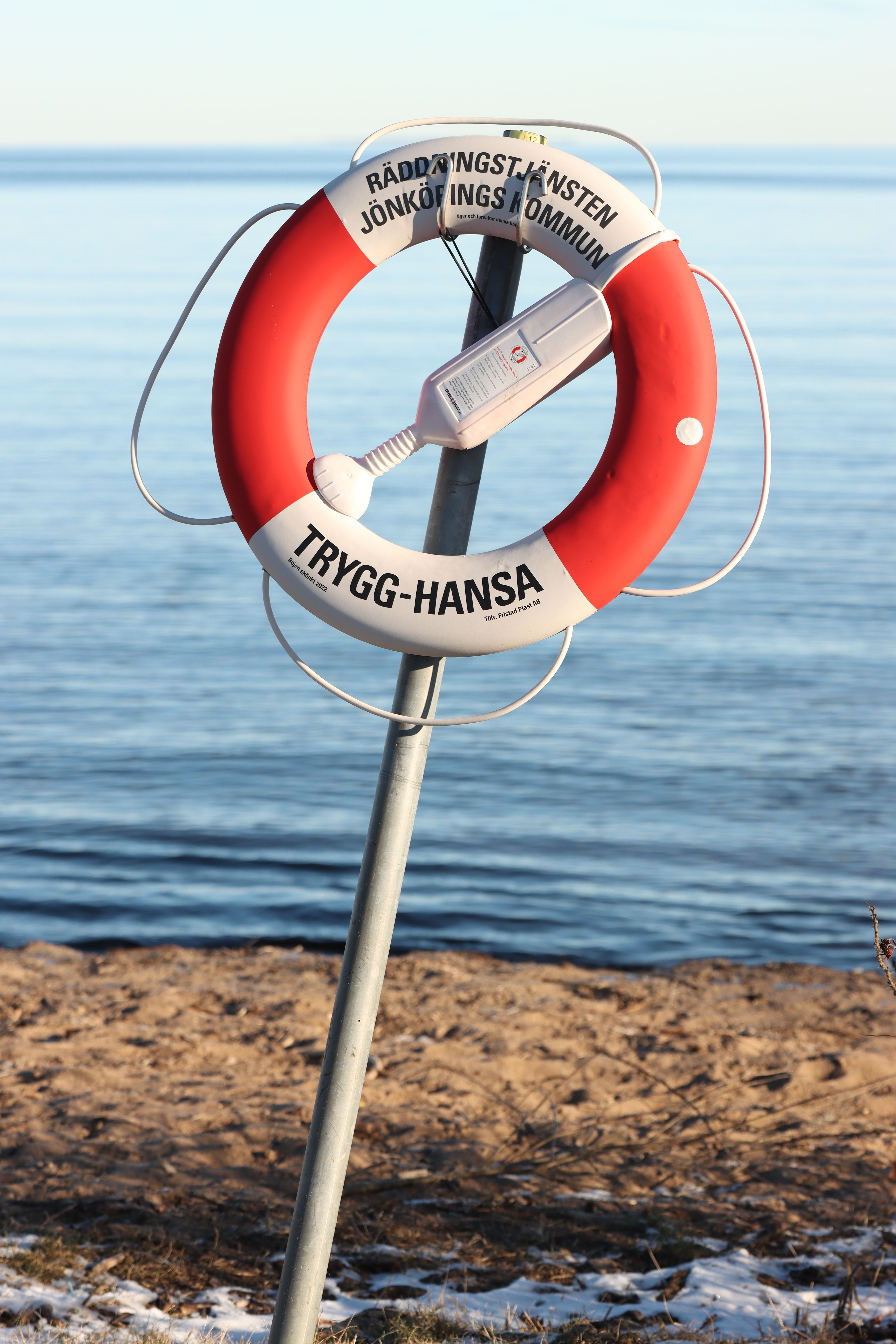 Salvavidas En La Playa De Jönköping En Suecia · Foto de stock gratuita