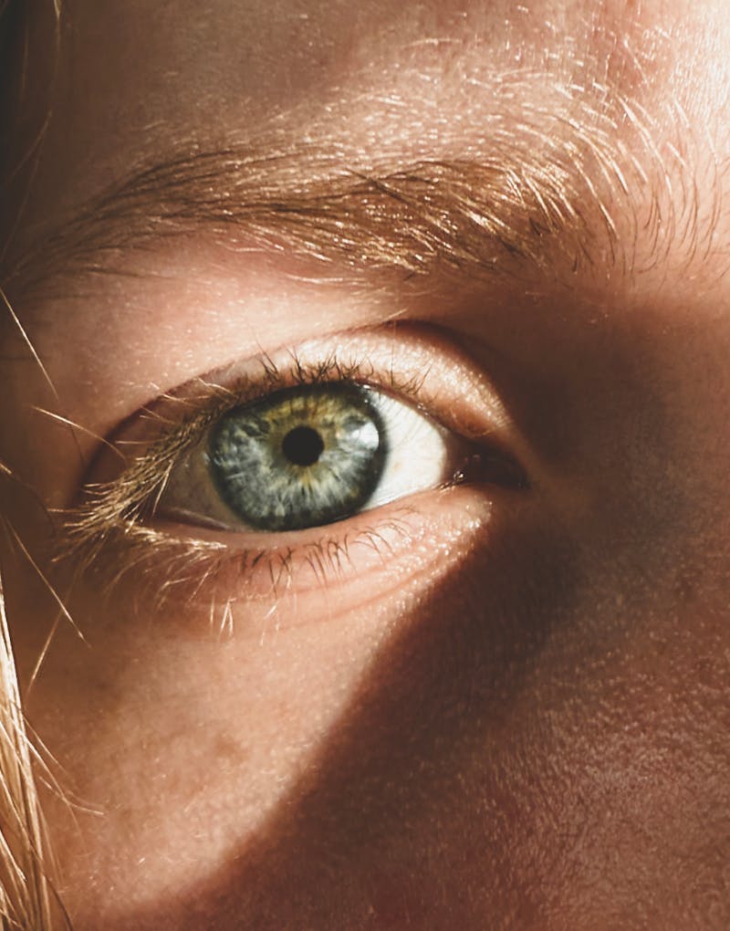 Eye Looking Up Photos, Download The BEST Free Eye Looking Up Stock ...