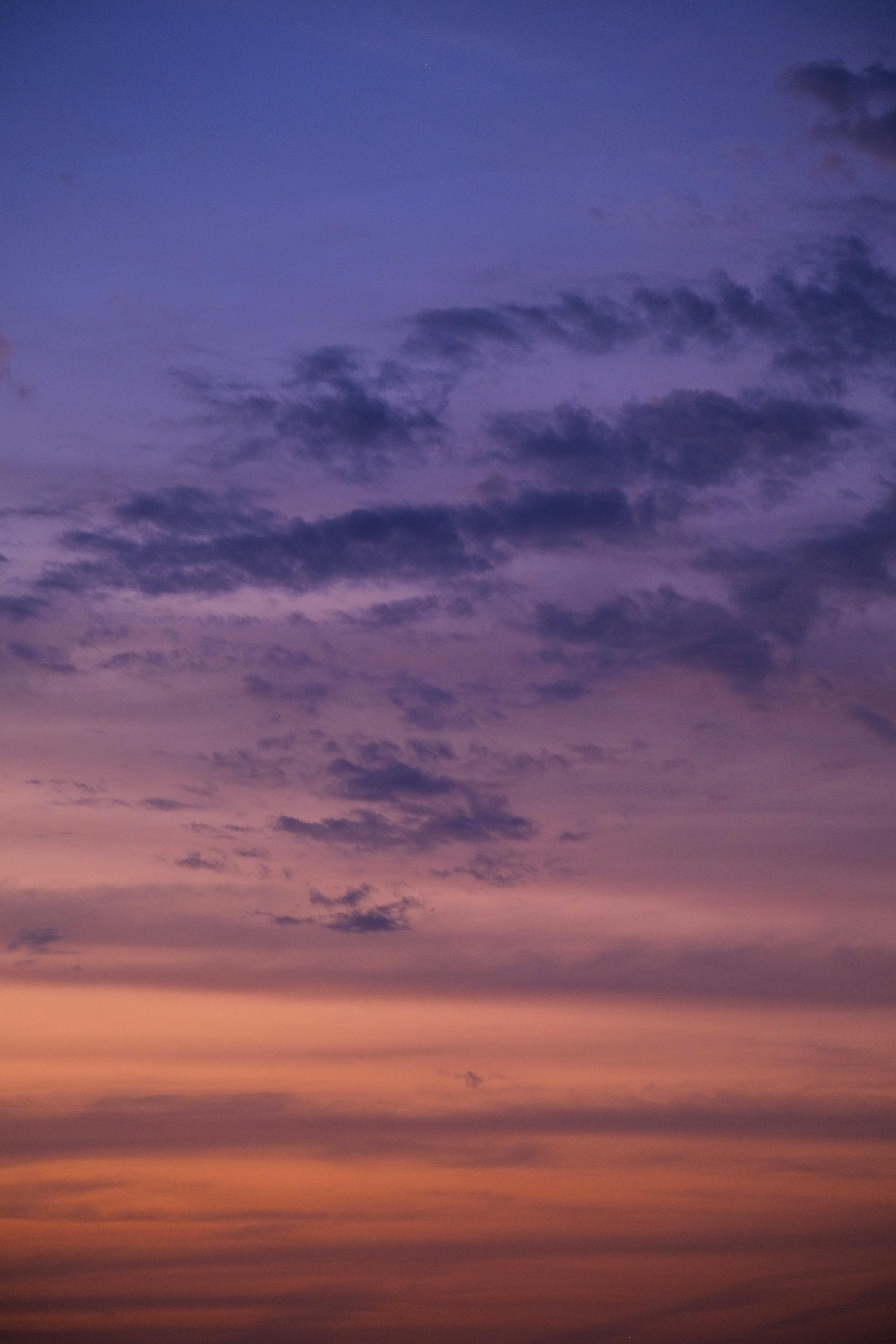Impresionante Cielo Crepuscular De Color Púrpura Y Naranja · Foto de ...