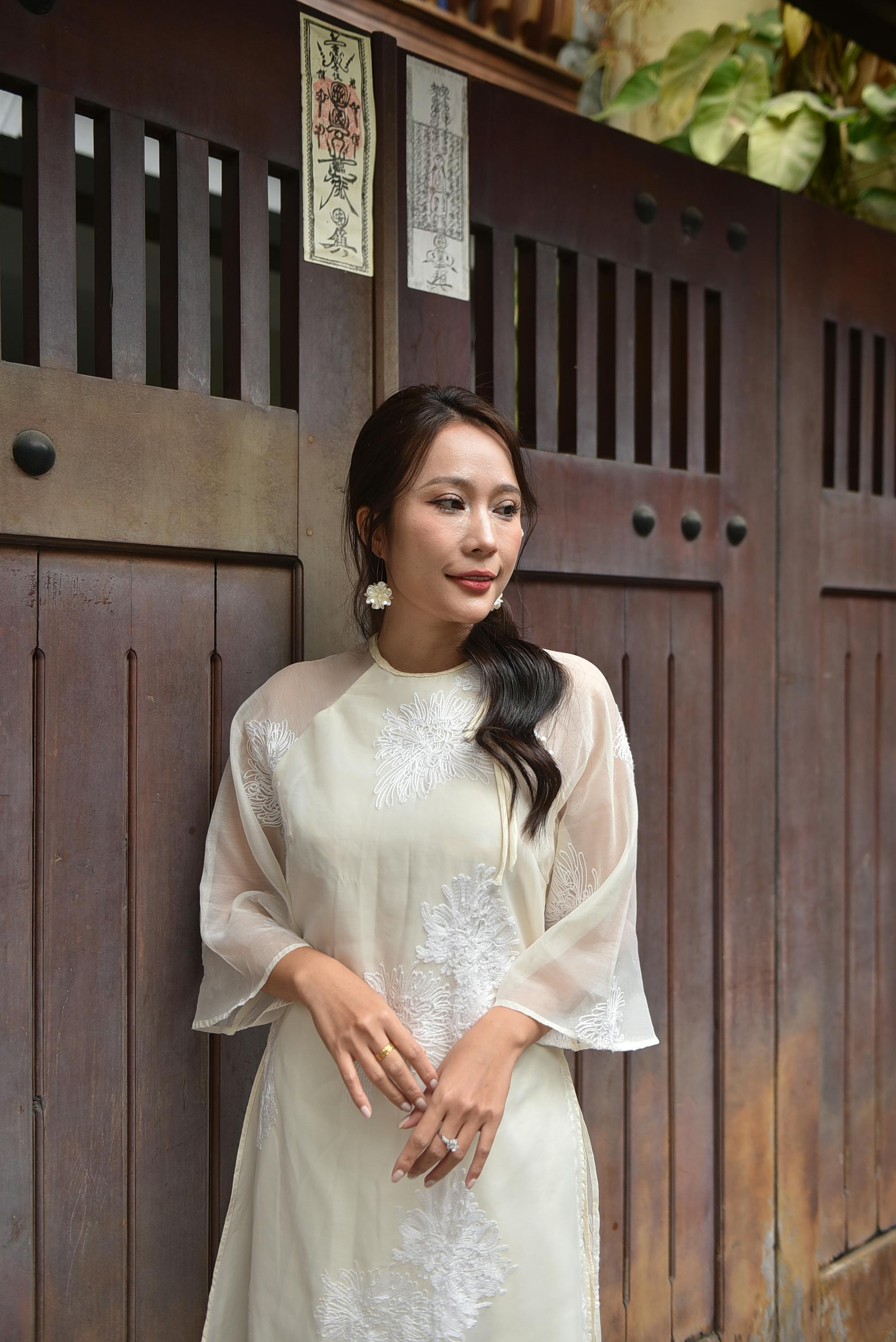 Traditional Asian Woman in Elegant Dress Outdoors · Free Stock Photo