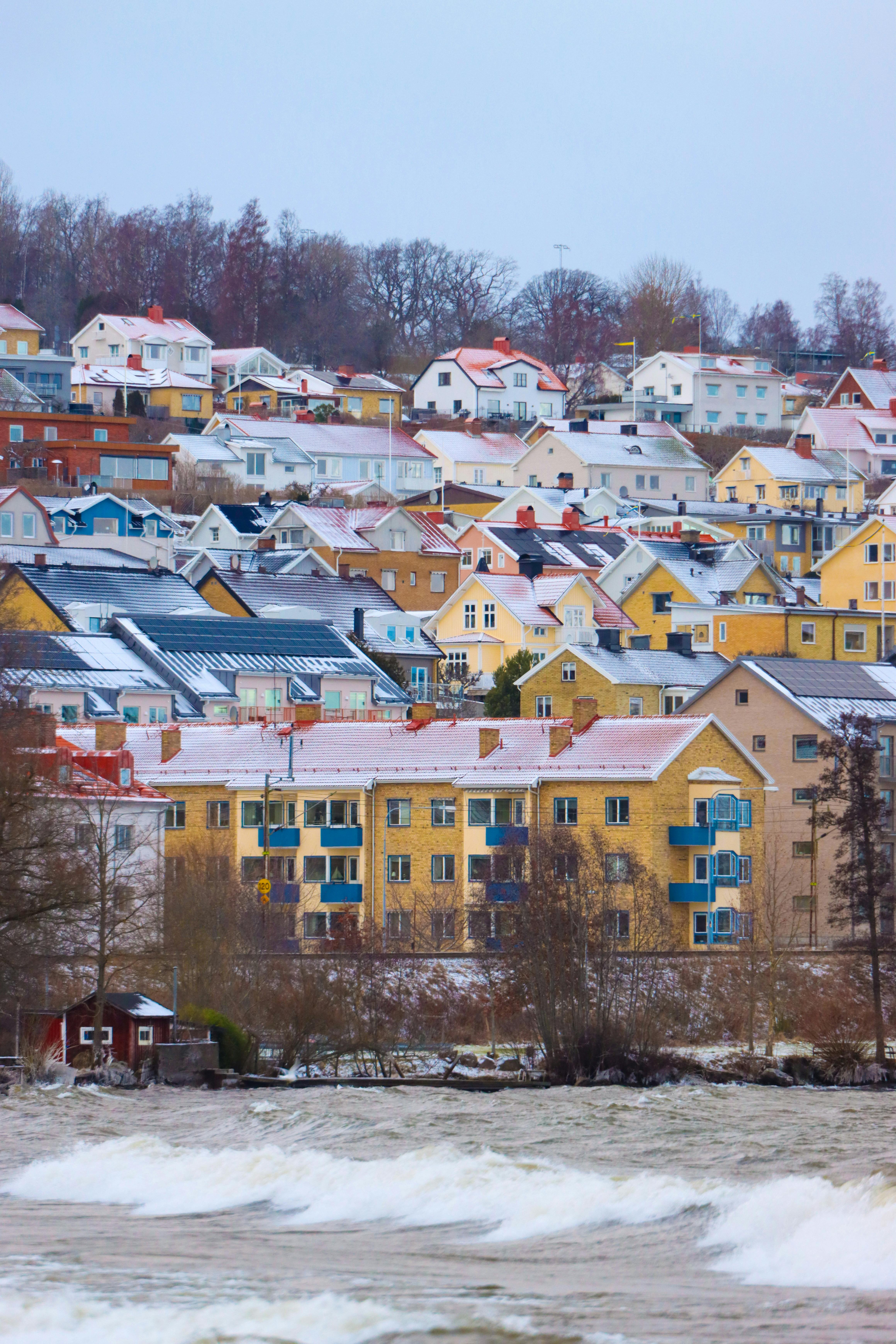 Charming Jönköping Lakeside Houses in Winter · Free Stock Photo