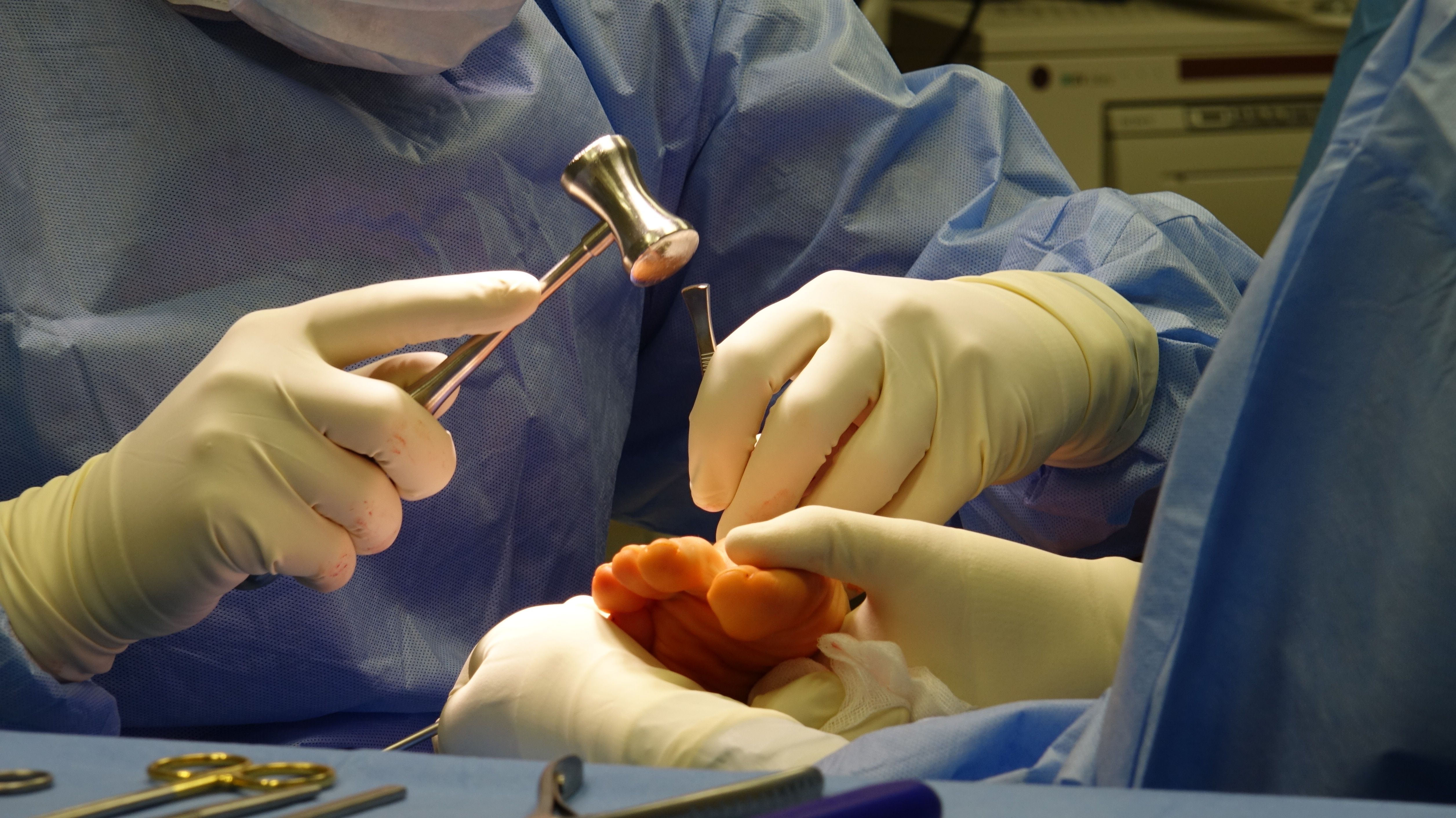 Close-Up of Surgical Procedure in Operating Room · Free Stock Photo