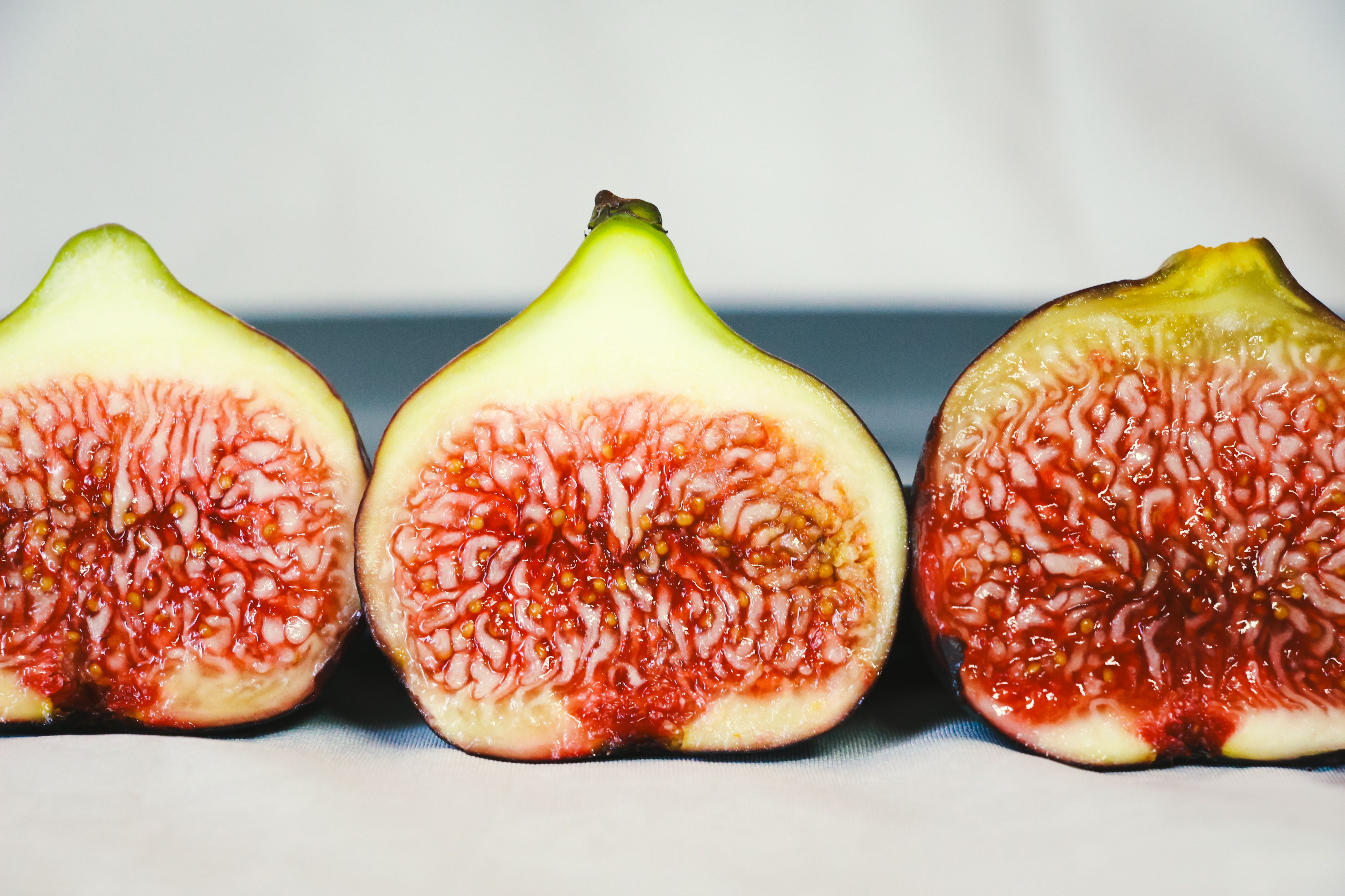 Close-Up of Freshly Sliced Figs on Display · Free Stock Photo
