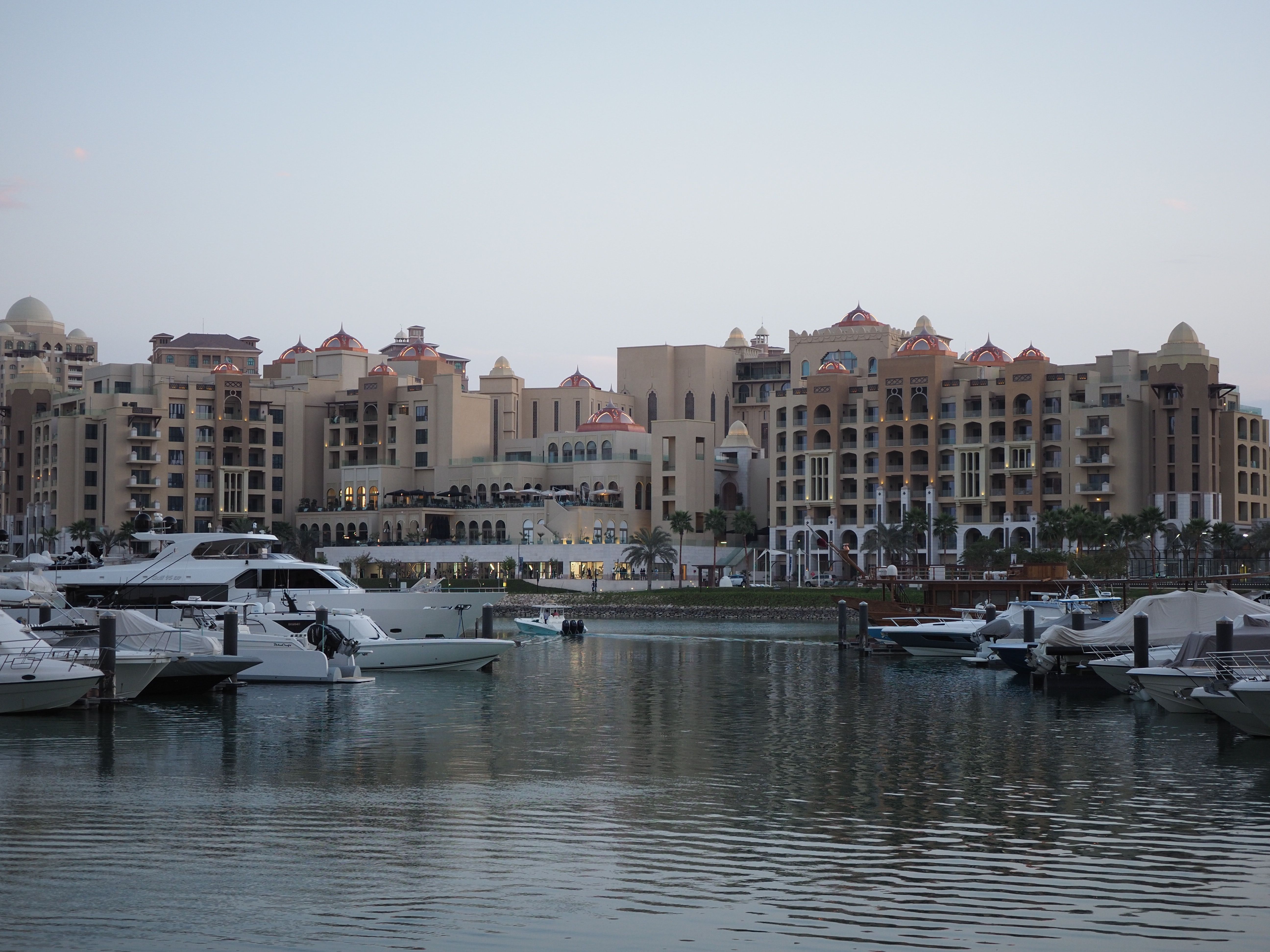 Luxury Marina in Doha at Twilight · Free Stock Photo