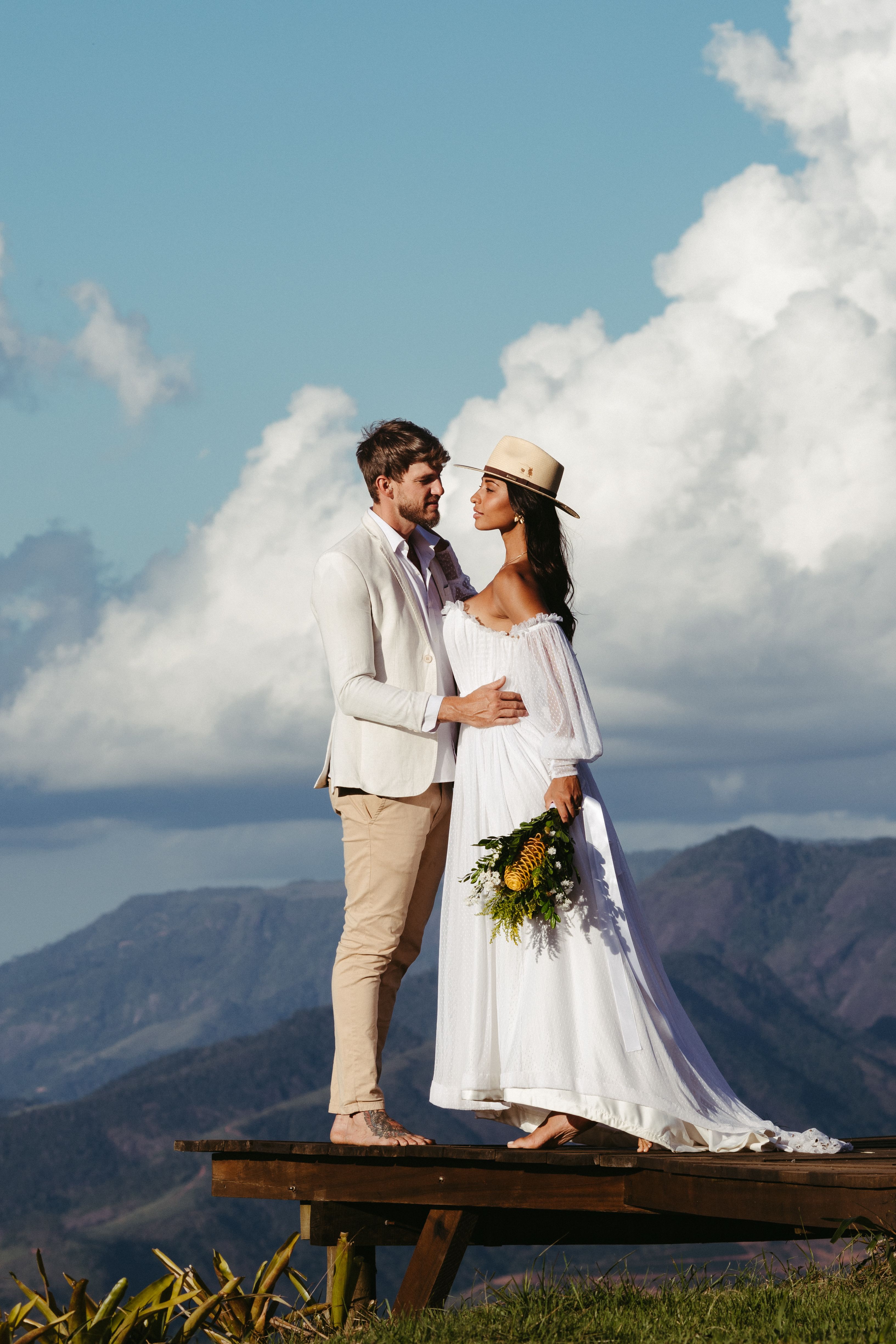 Romantic Outdoor Wedding Couple in Scenic Mountains · Free Stock Photo