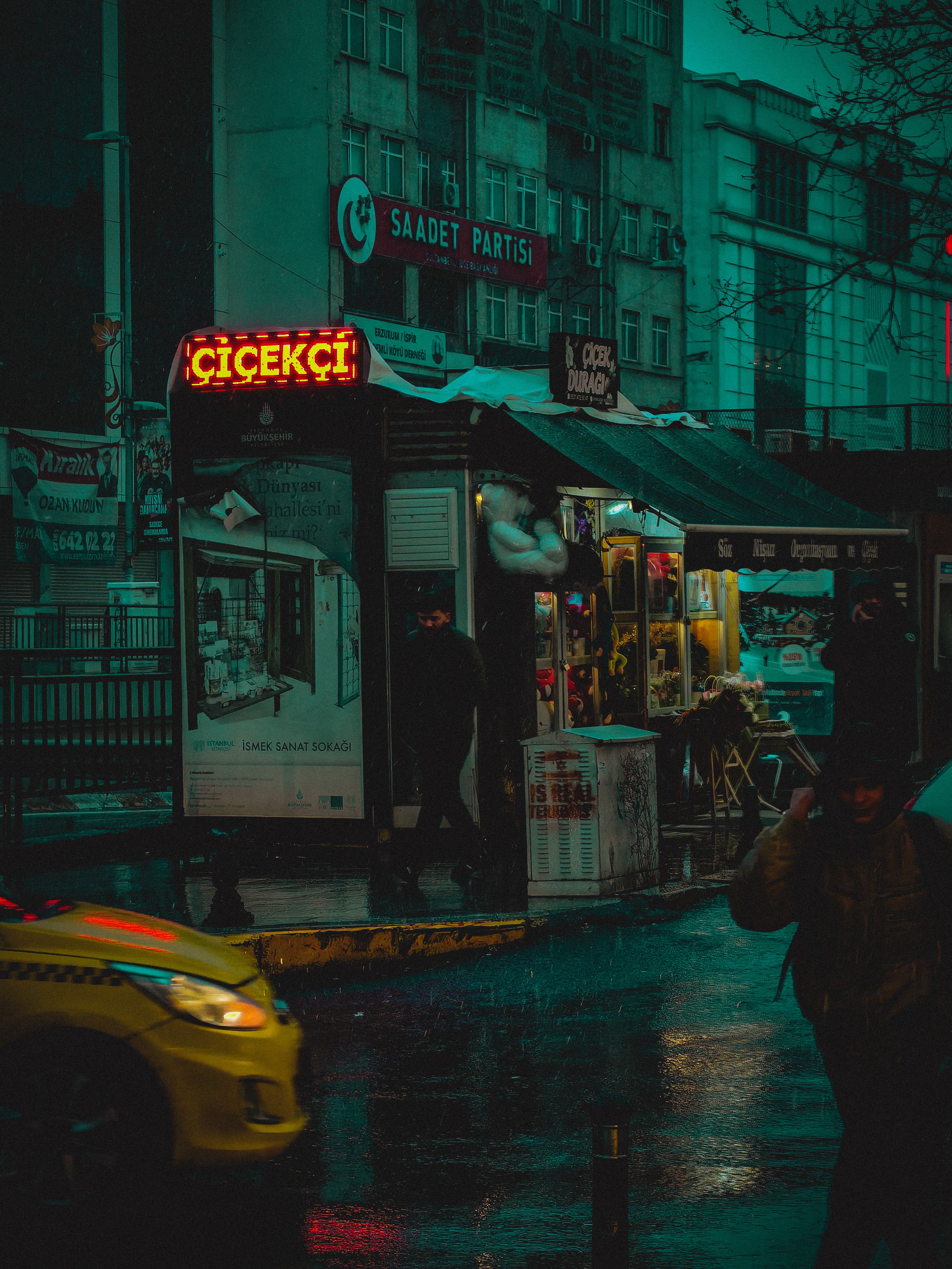 Rainy Night Street Scene in Sultanbeyli, İstanbul · Free Stock Photo