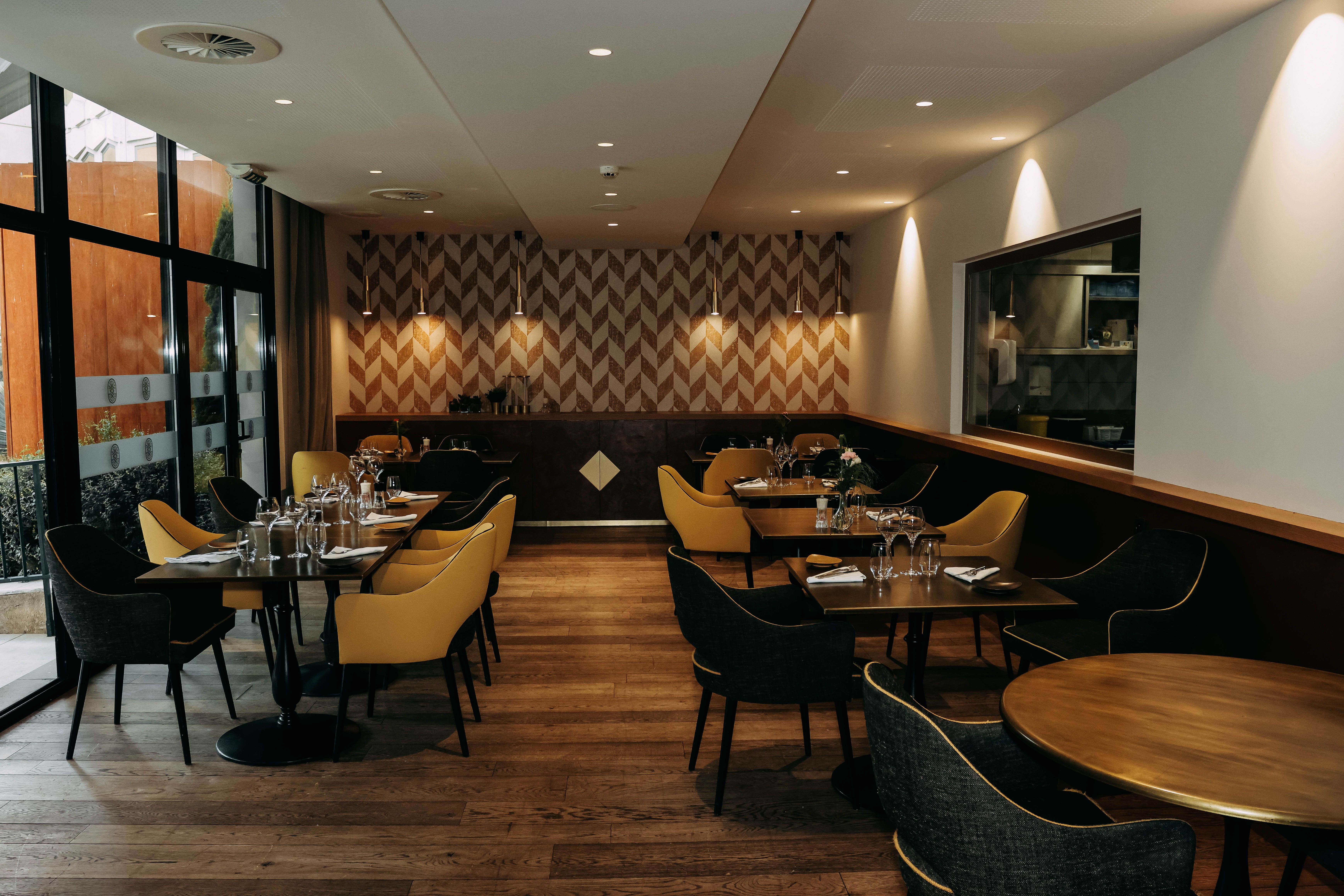 Modern Restaurant Interior with Elegant Decor · Free Stock Photo