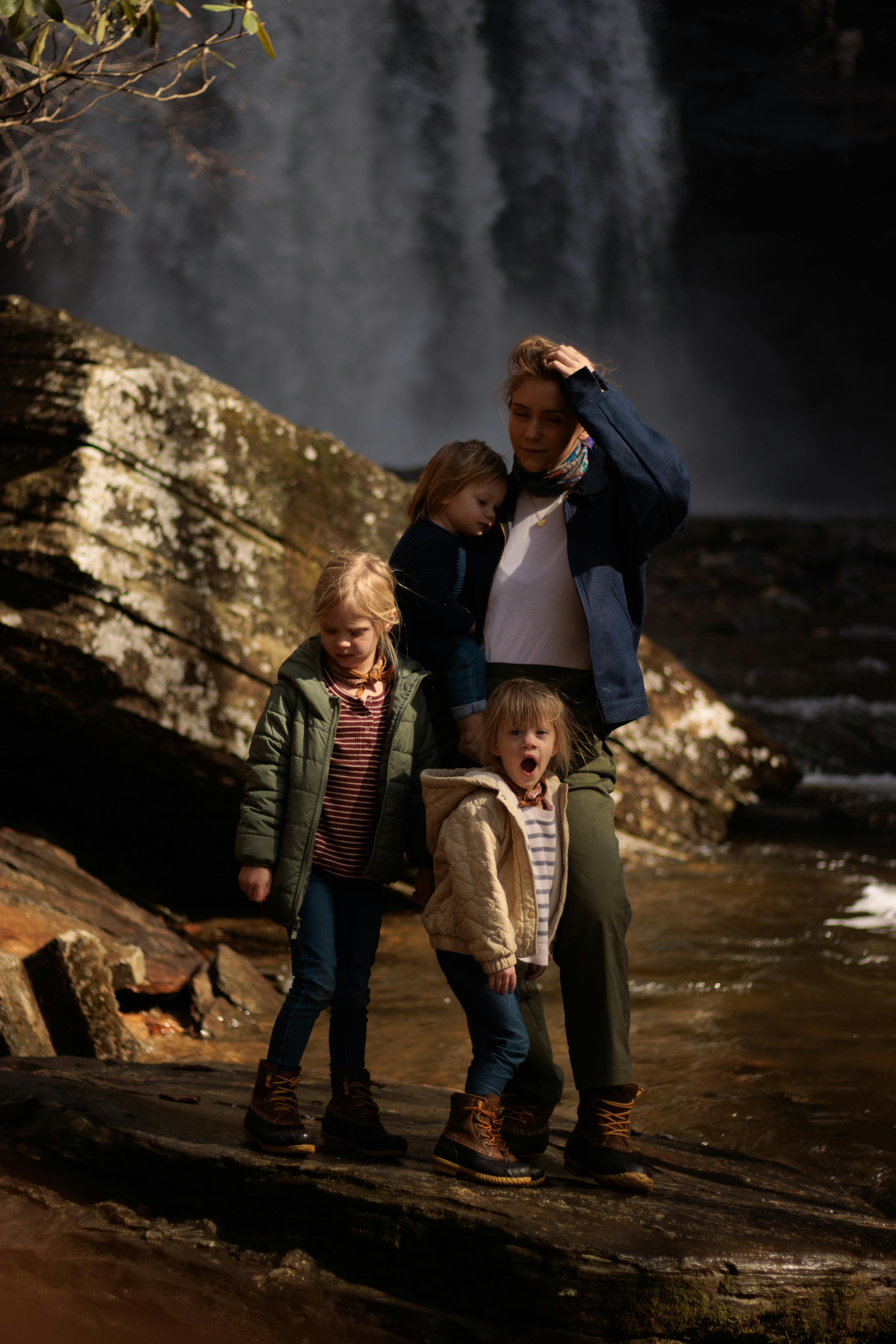 Aventura Em Família Na Cachoeira Brevard · Foto profissional gratuita