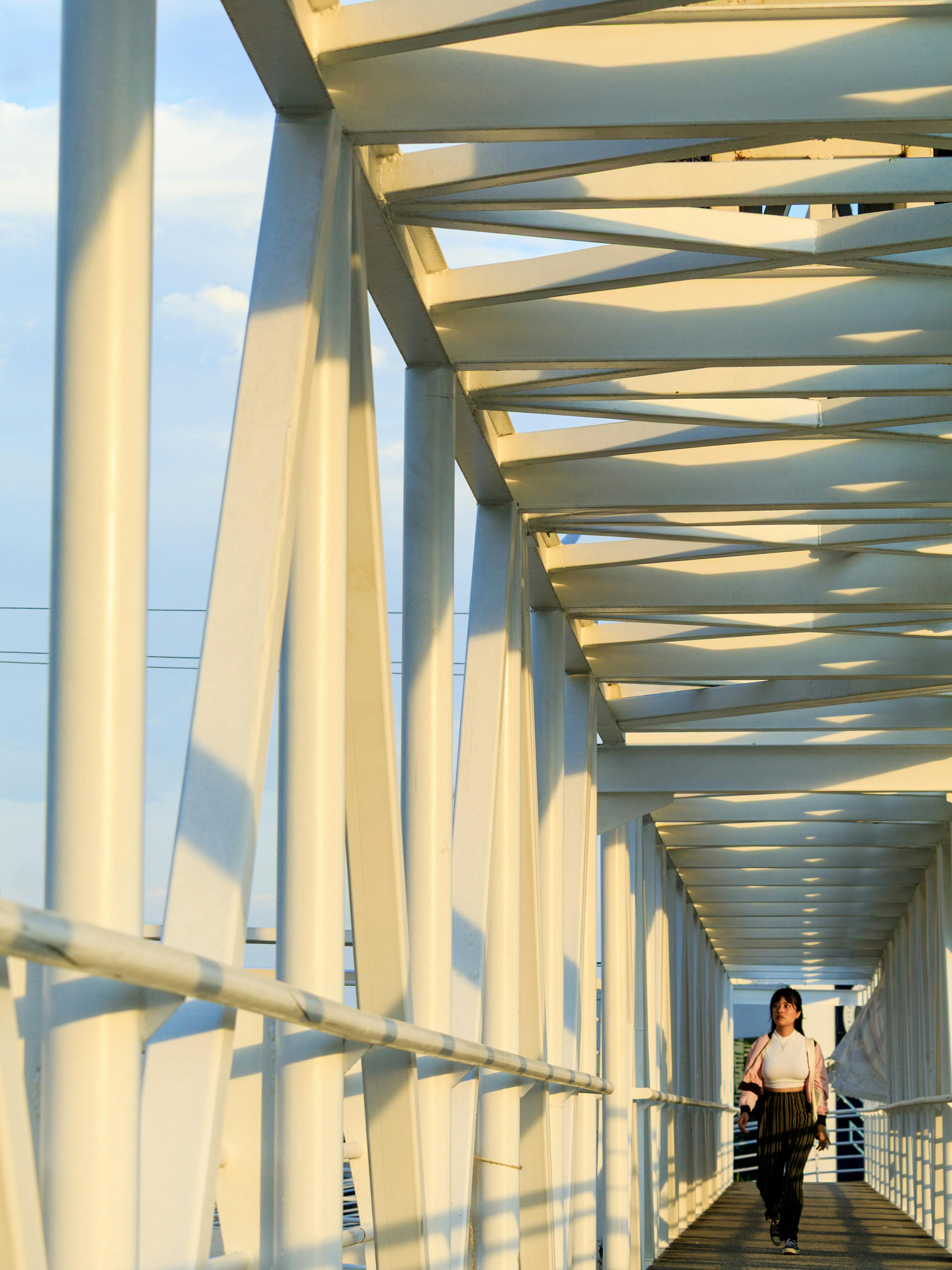 Morning Walk on Modern White Footbridge · Free Stock Photo