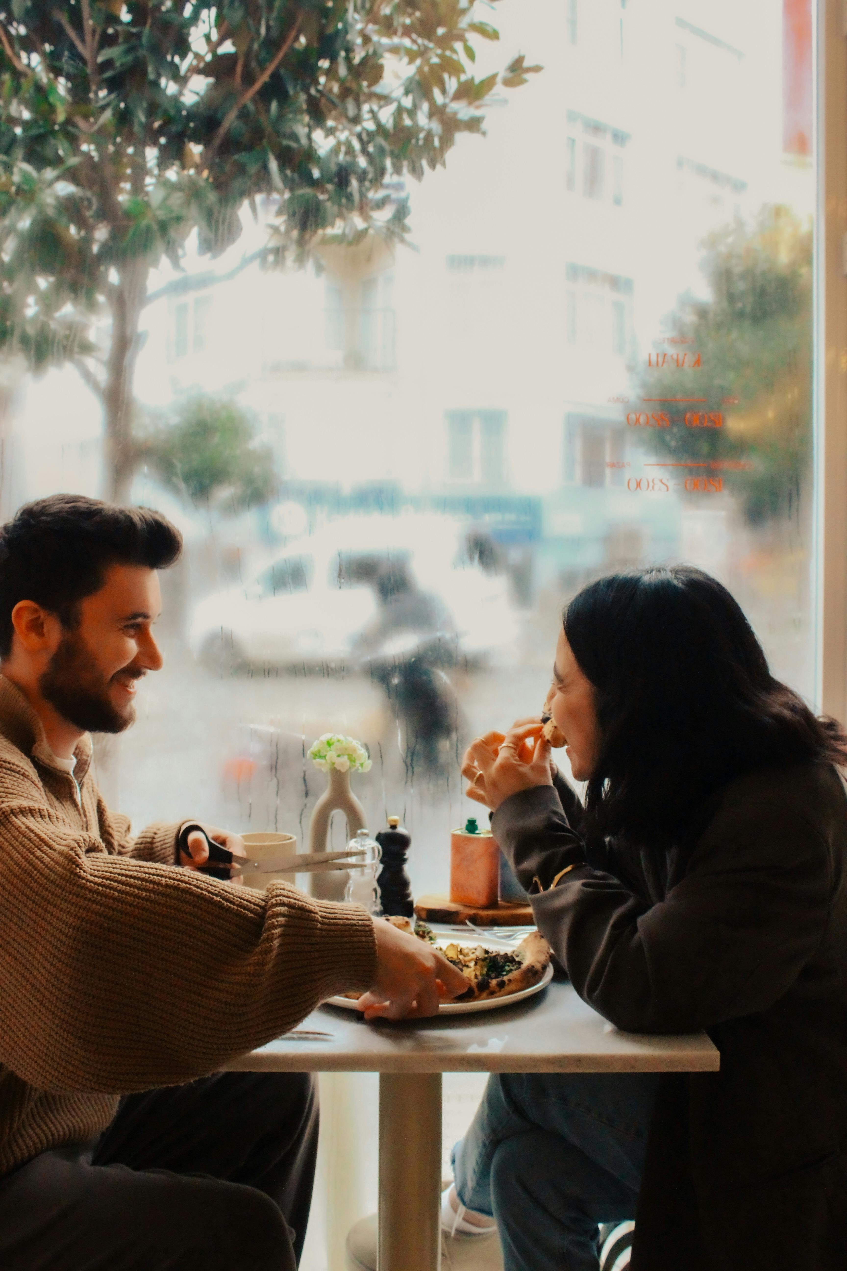 Casual Cafe Conversation Between Friends · Free Stock Photo