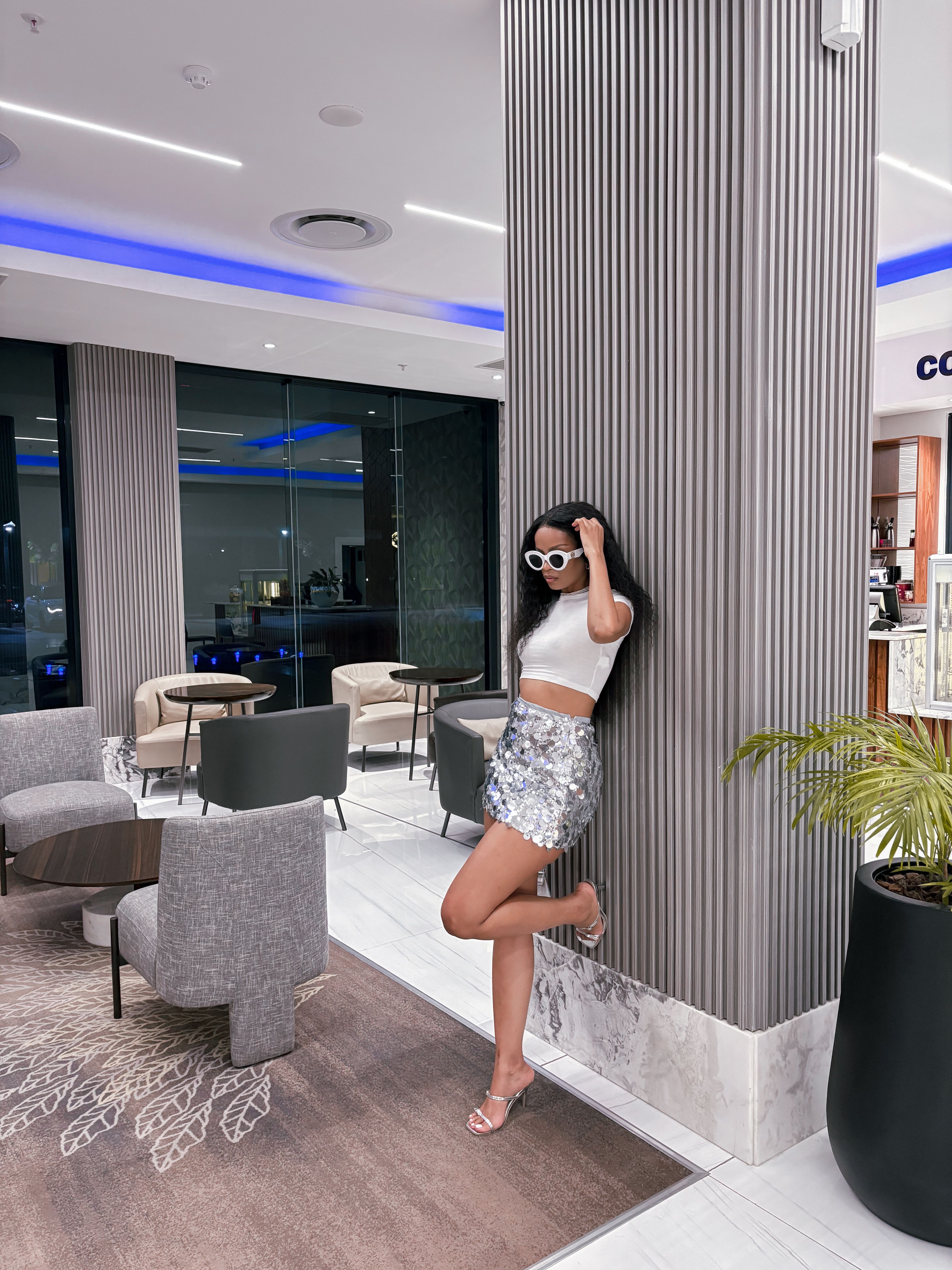 Chic Modern Lounge Scene with Fashionable Woman · Free Stock Photo