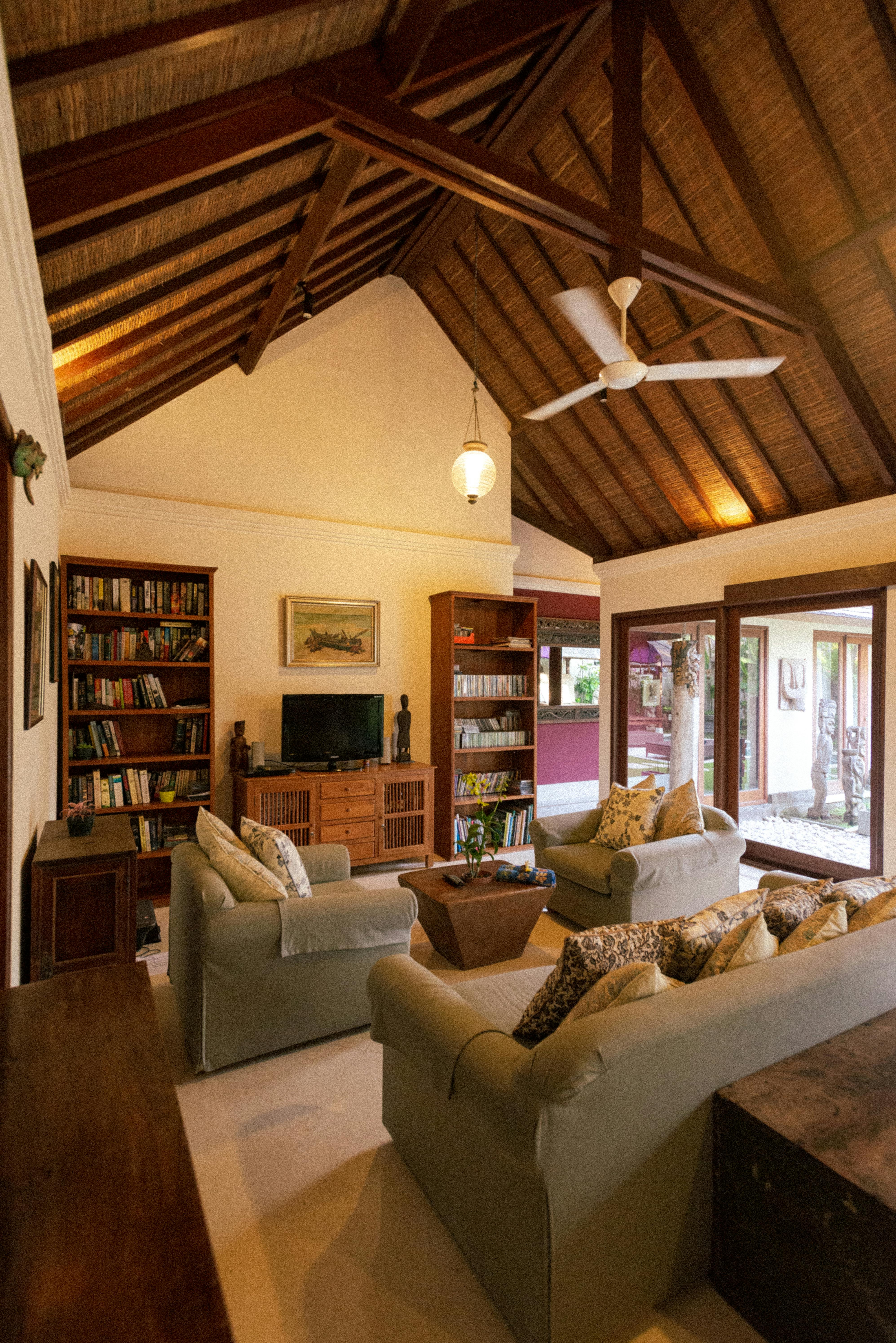 Cozy Balinese Interior with Vaulted Ceiling · Free Stock Photo