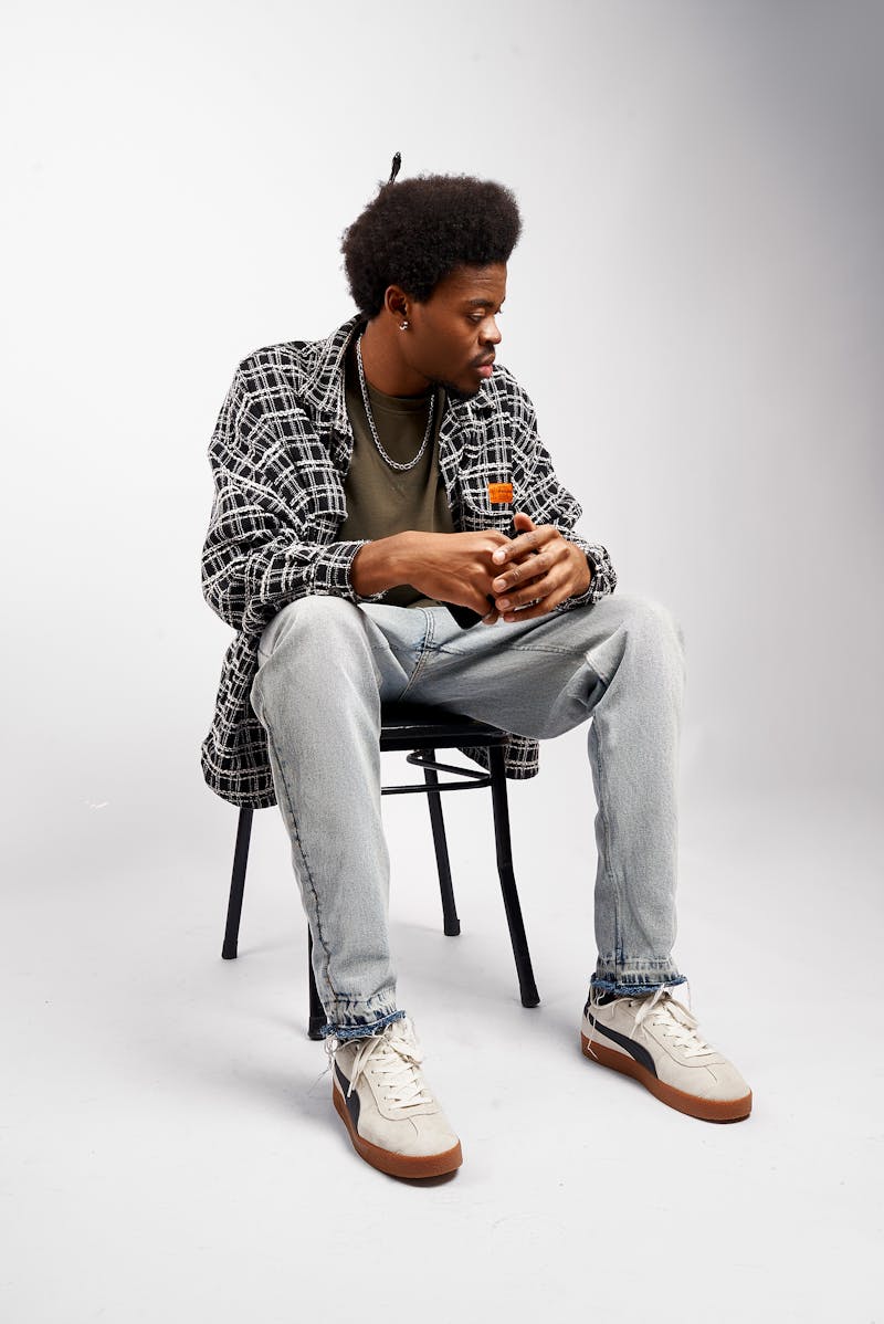 Man Sitting Photos, Download The BEST Free Man Sitting Stock Photos ...