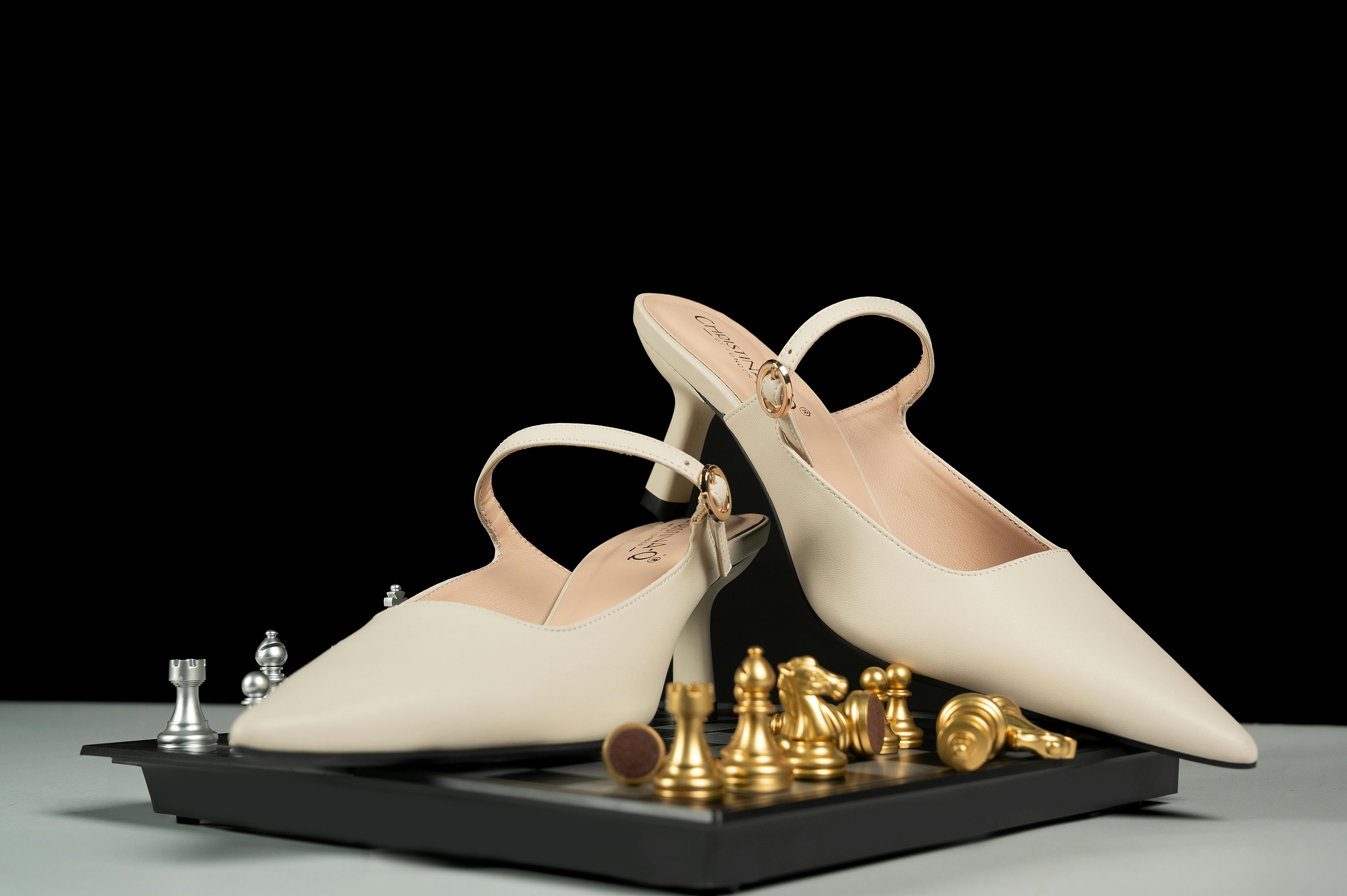 640.807+ Fotos y Imágenes de Tacones color crema Gratis · Banco de ...