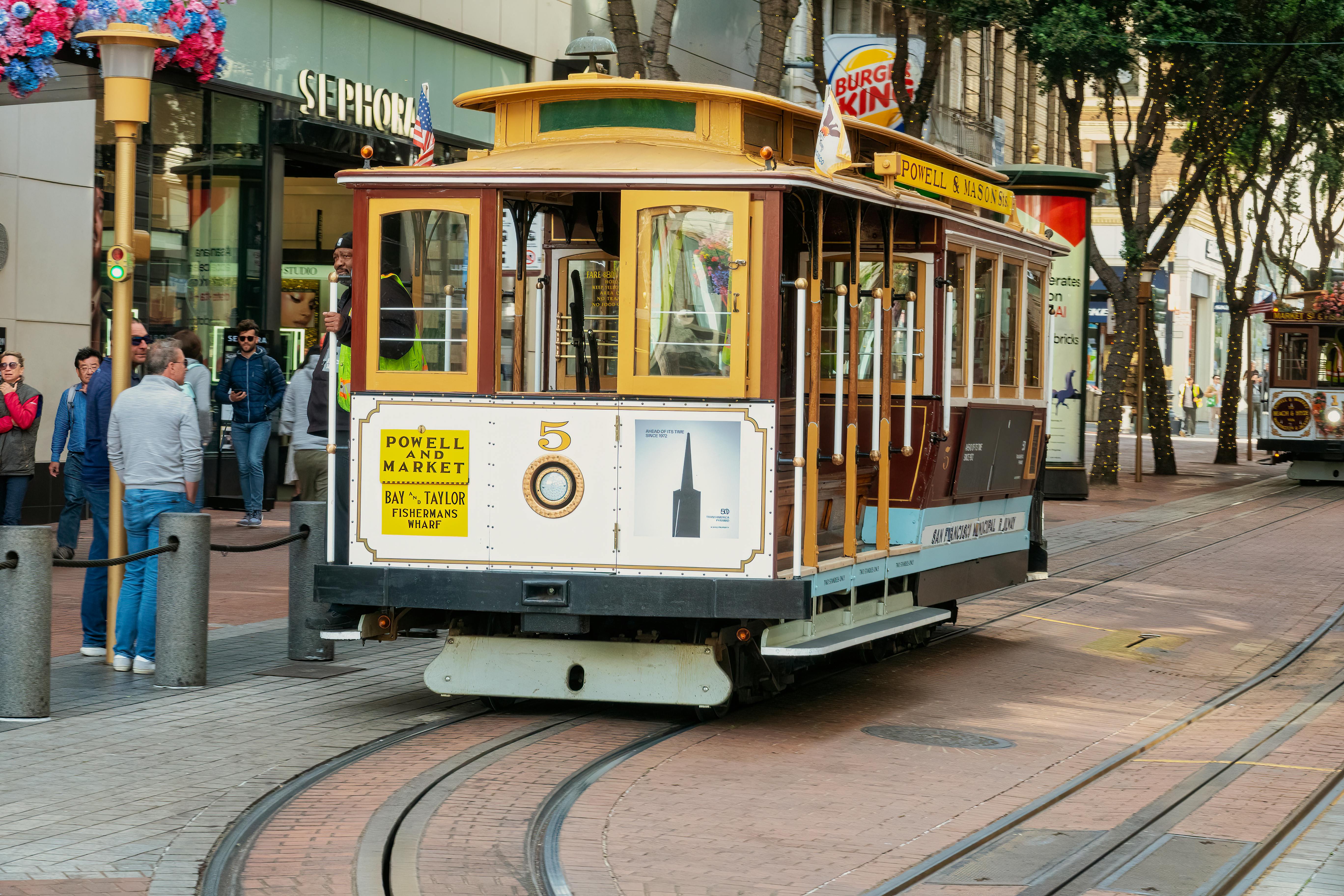 San Francisco Iconic Cable Car on Powell Street · Free Stock Photo