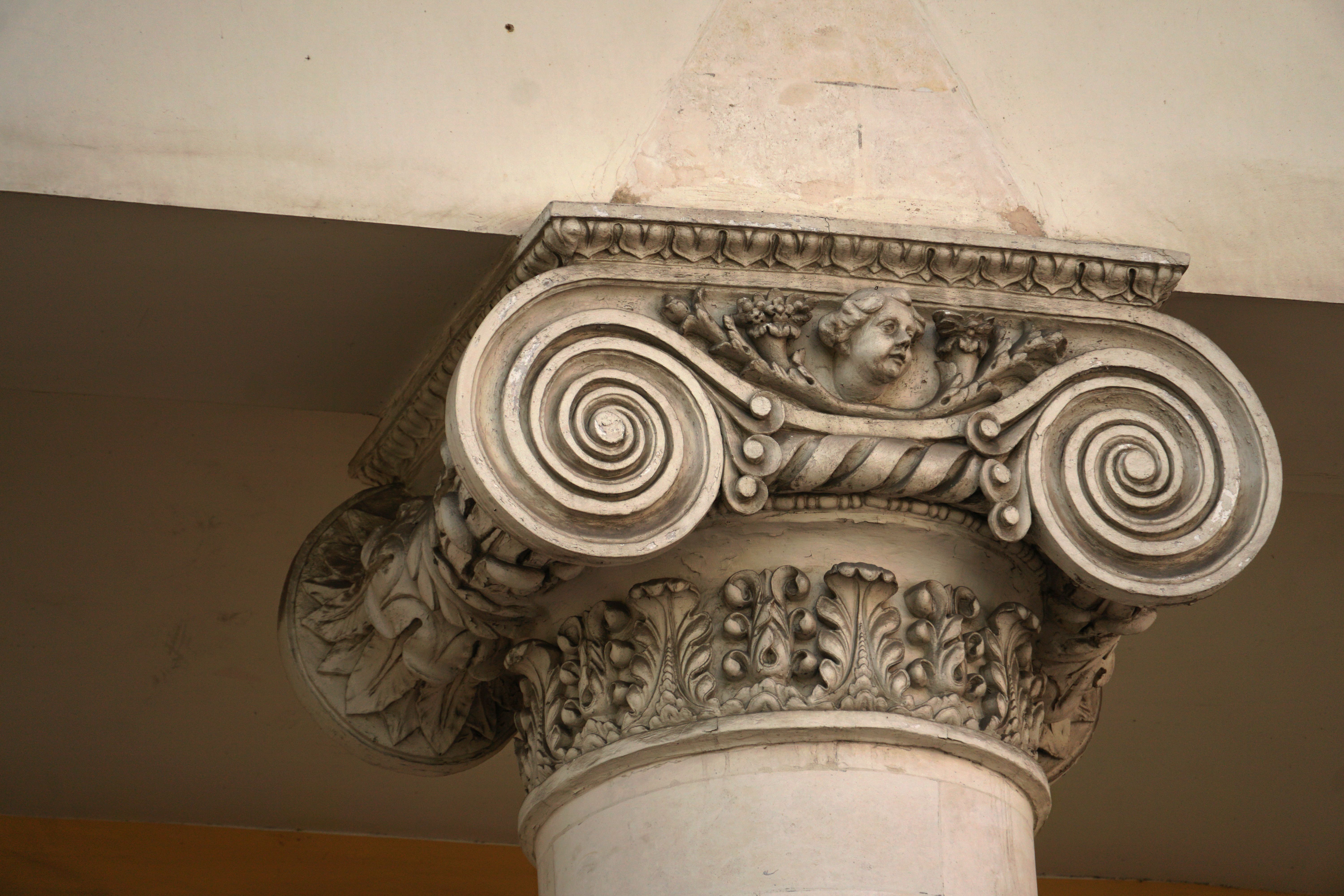 Primer Plano De Una Columna Arquitectónica Jónica Ornamentada · Foto de ...