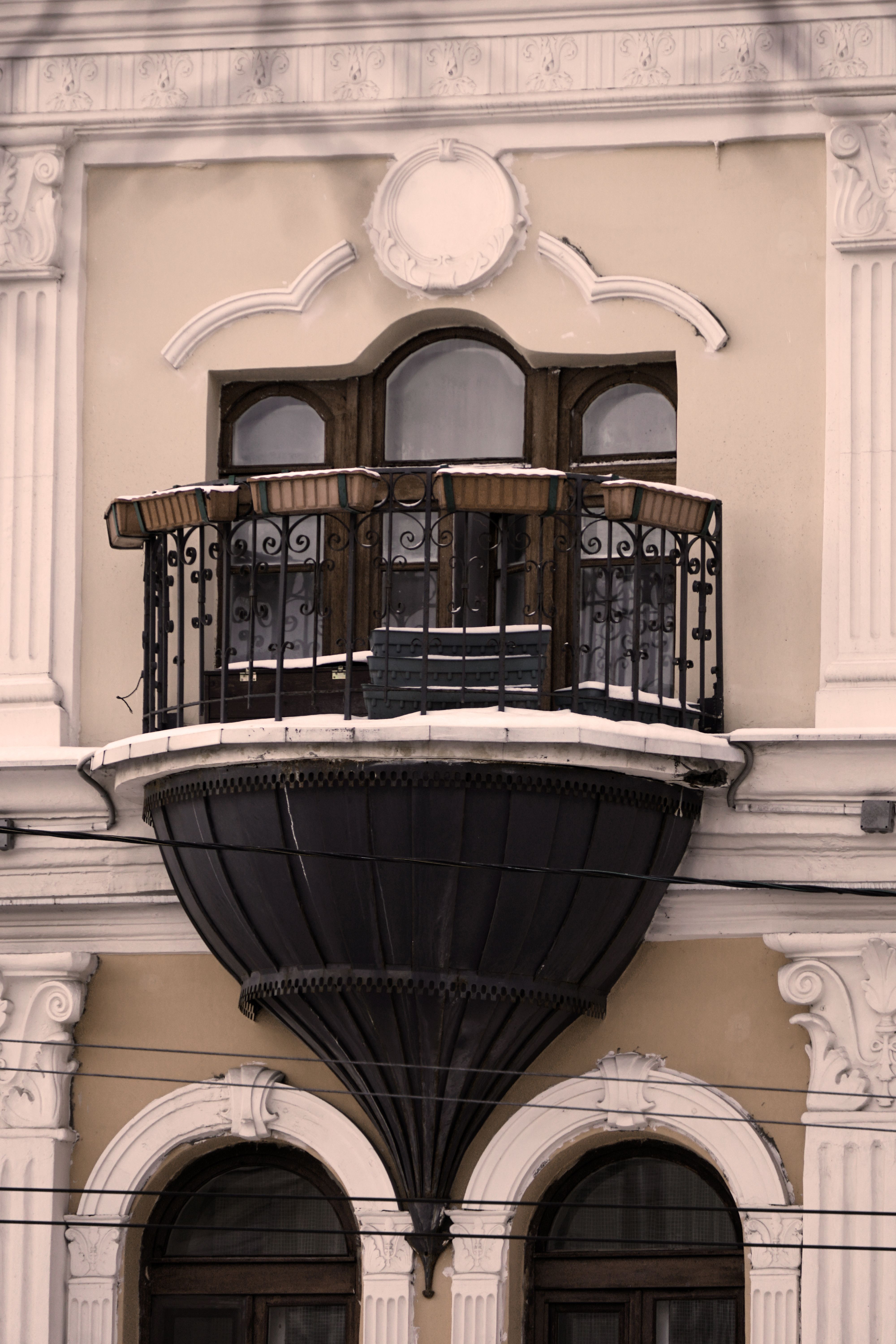 Elegant Architectural Balcony with Classic Design · Free Stock Photo