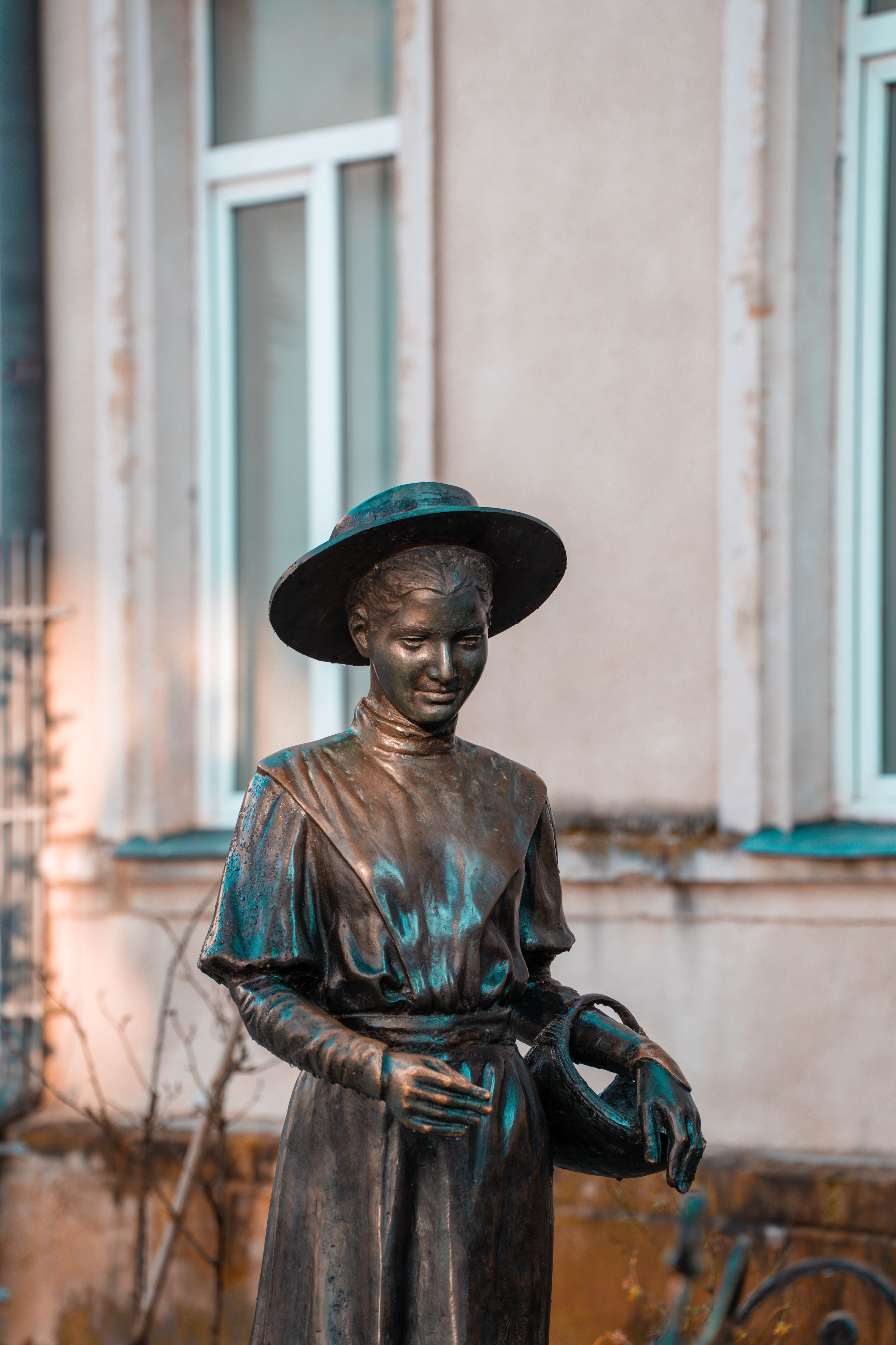 Bronze Statue of Woman in Historical Dress · Free Stock Photo