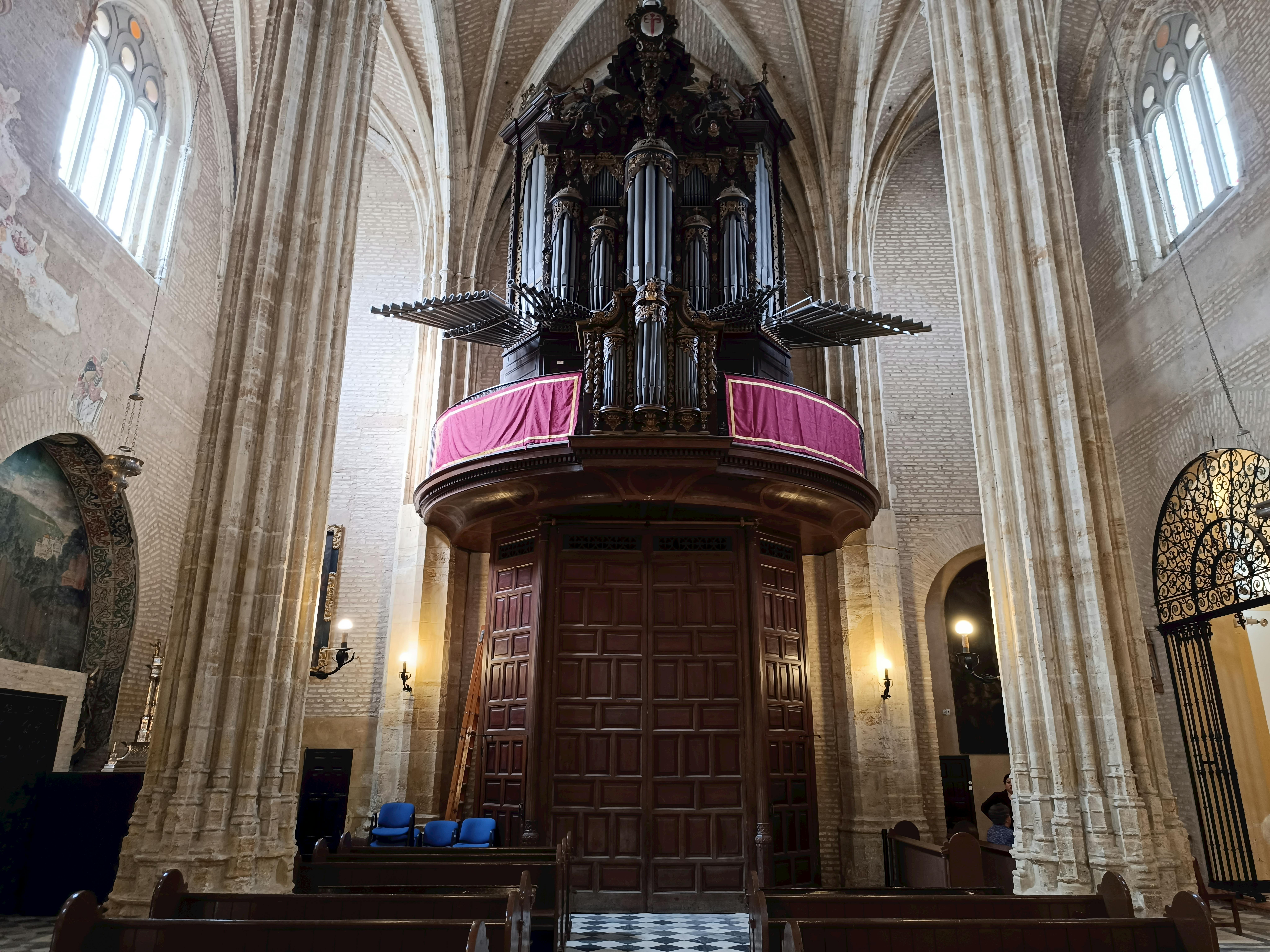 Grand Organ in Historic Utrera Church Interior · Free Stock Photo