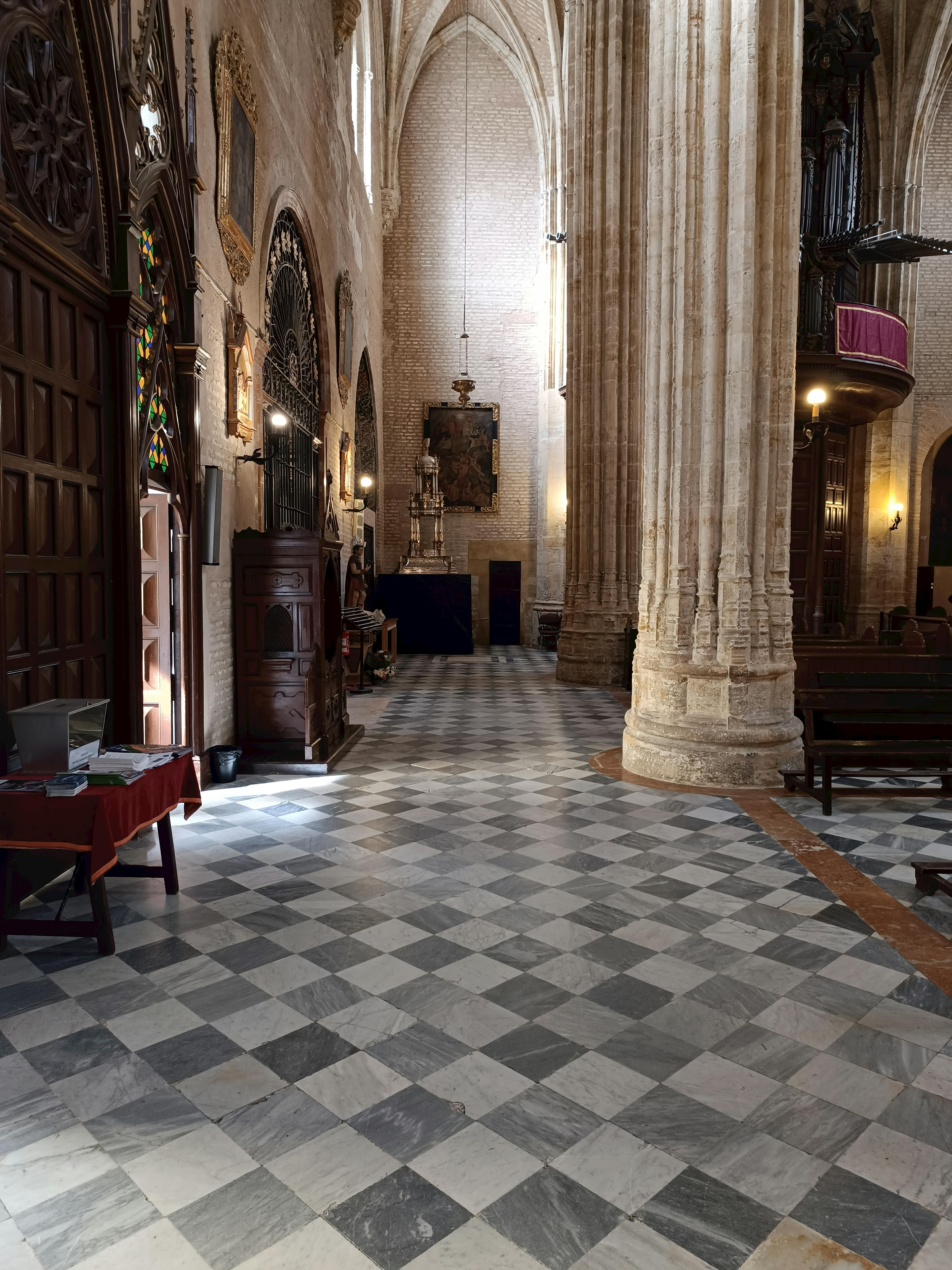 Stunning Gothic Interior of Utrera Church · Free Stock Photo