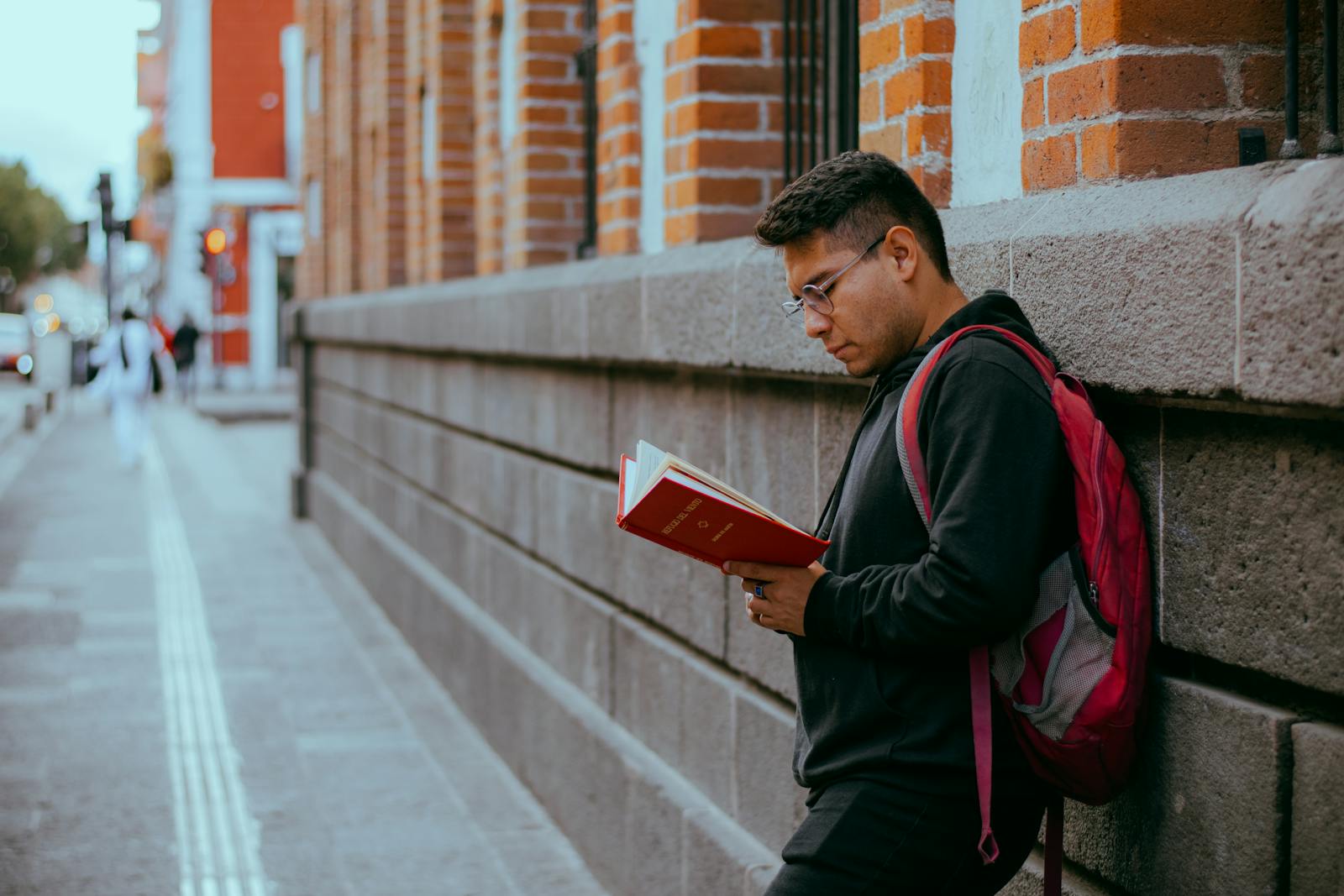 Student Reading Photos, Download The BEST Free Student Reading Stock ...