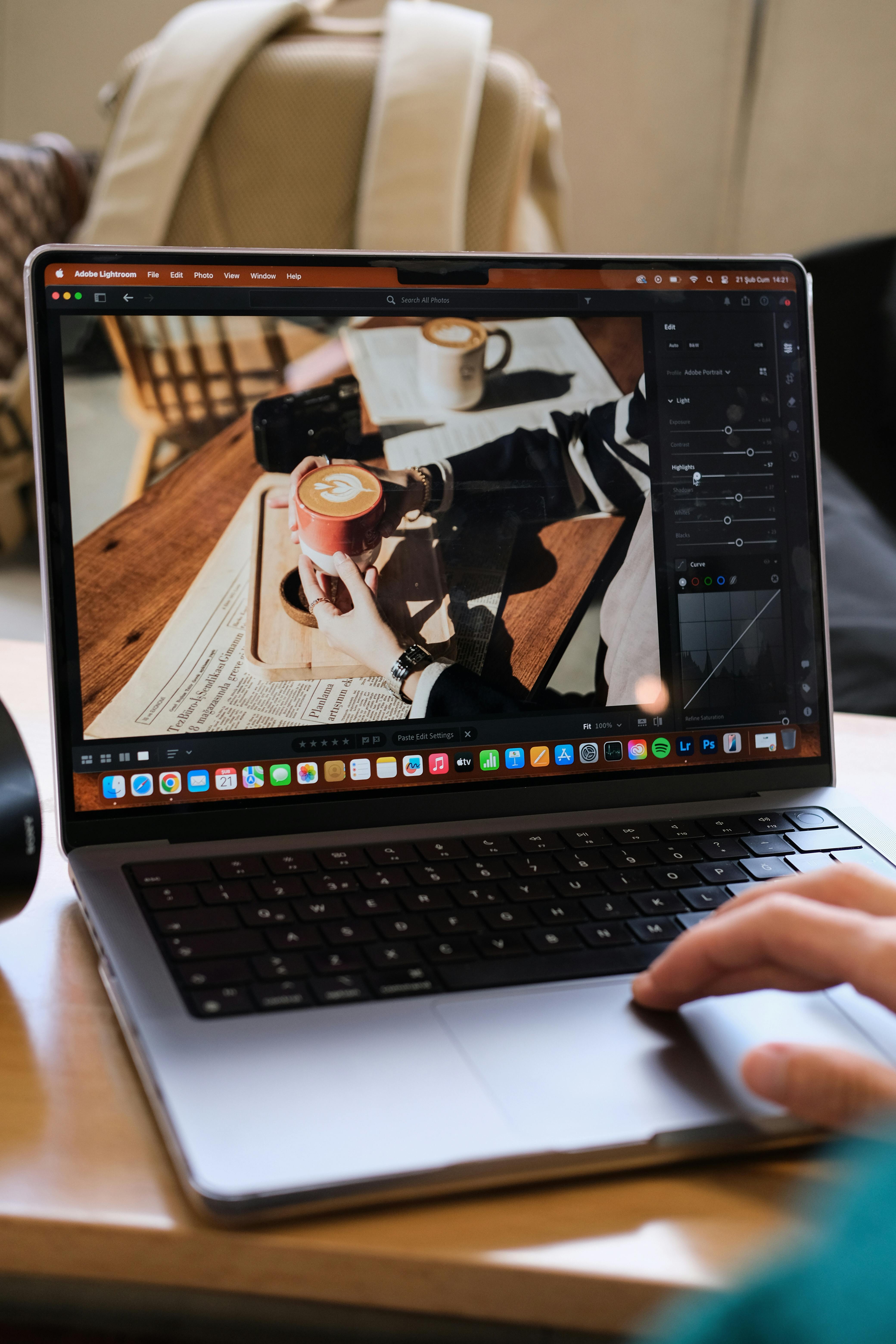 Editing Coffee Shop Photo on Laptop in Istanbul · Free Stock Photo