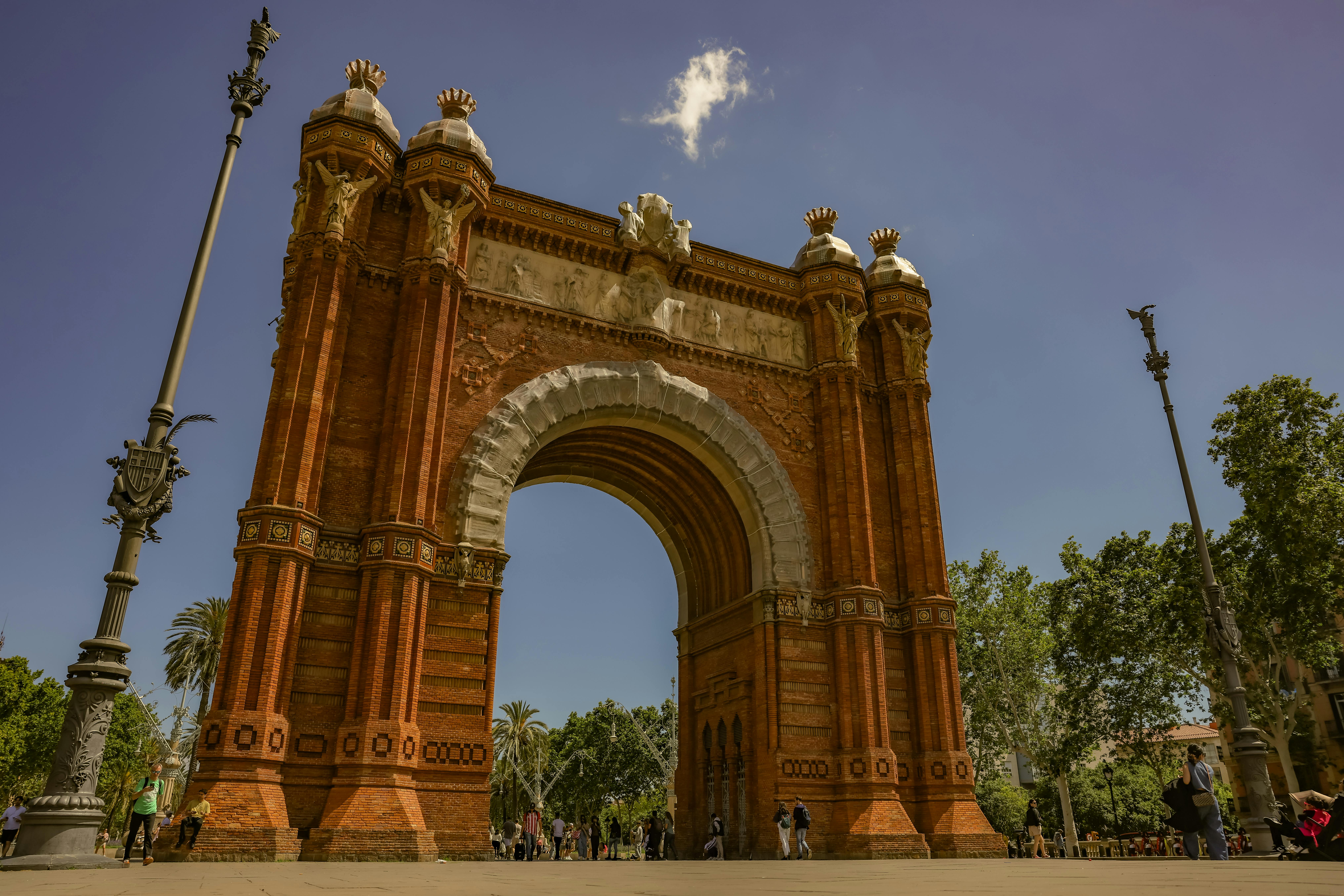 Barcelona's Iconic Arc de Triomf Under a Clear Sky · Free Stock Photo