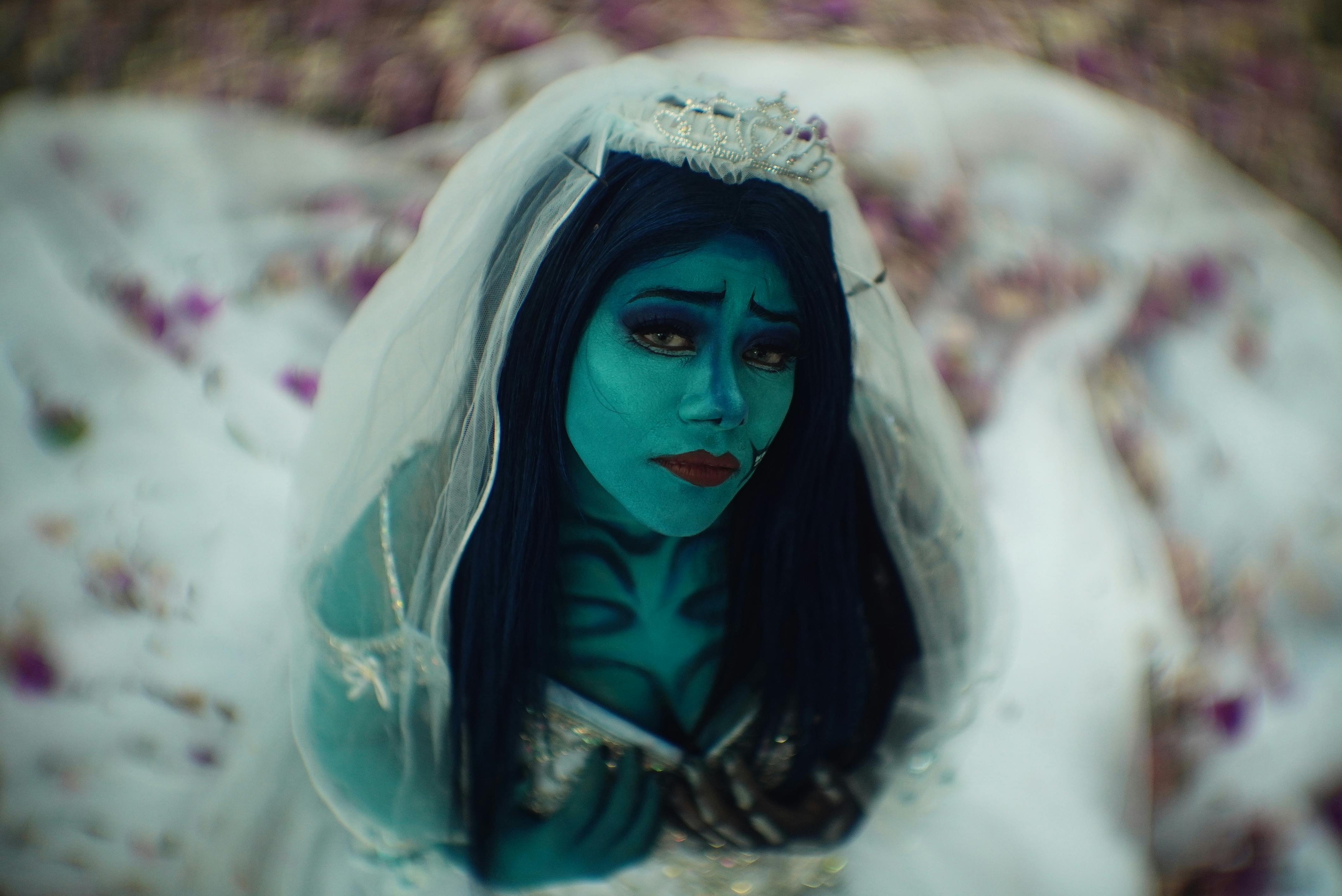 Cosplay Bride with Blue Skin and Veil · Free Stock Photo