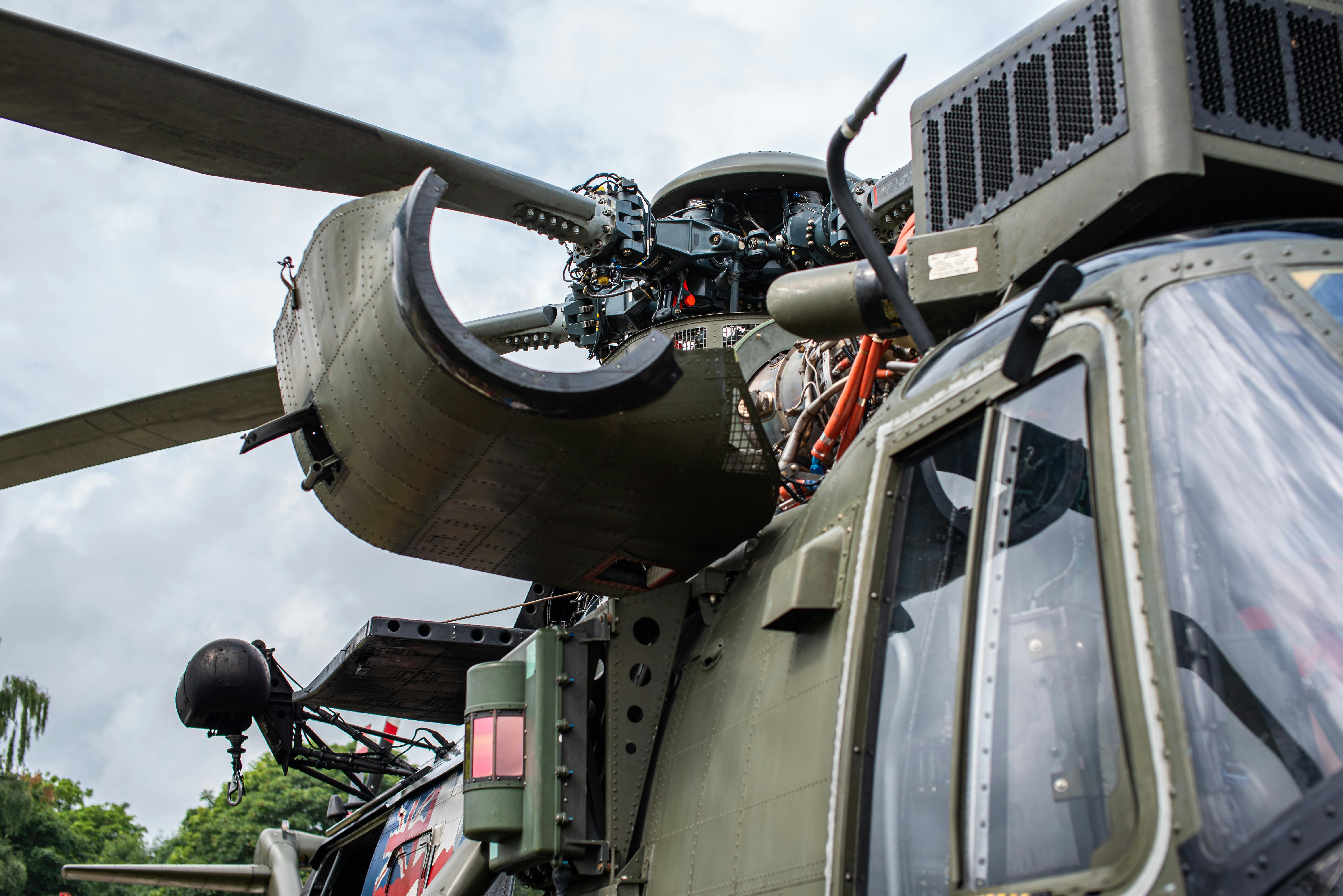 Close-Up of Military Helicopter Rotor Assembly · Free Stock Photo