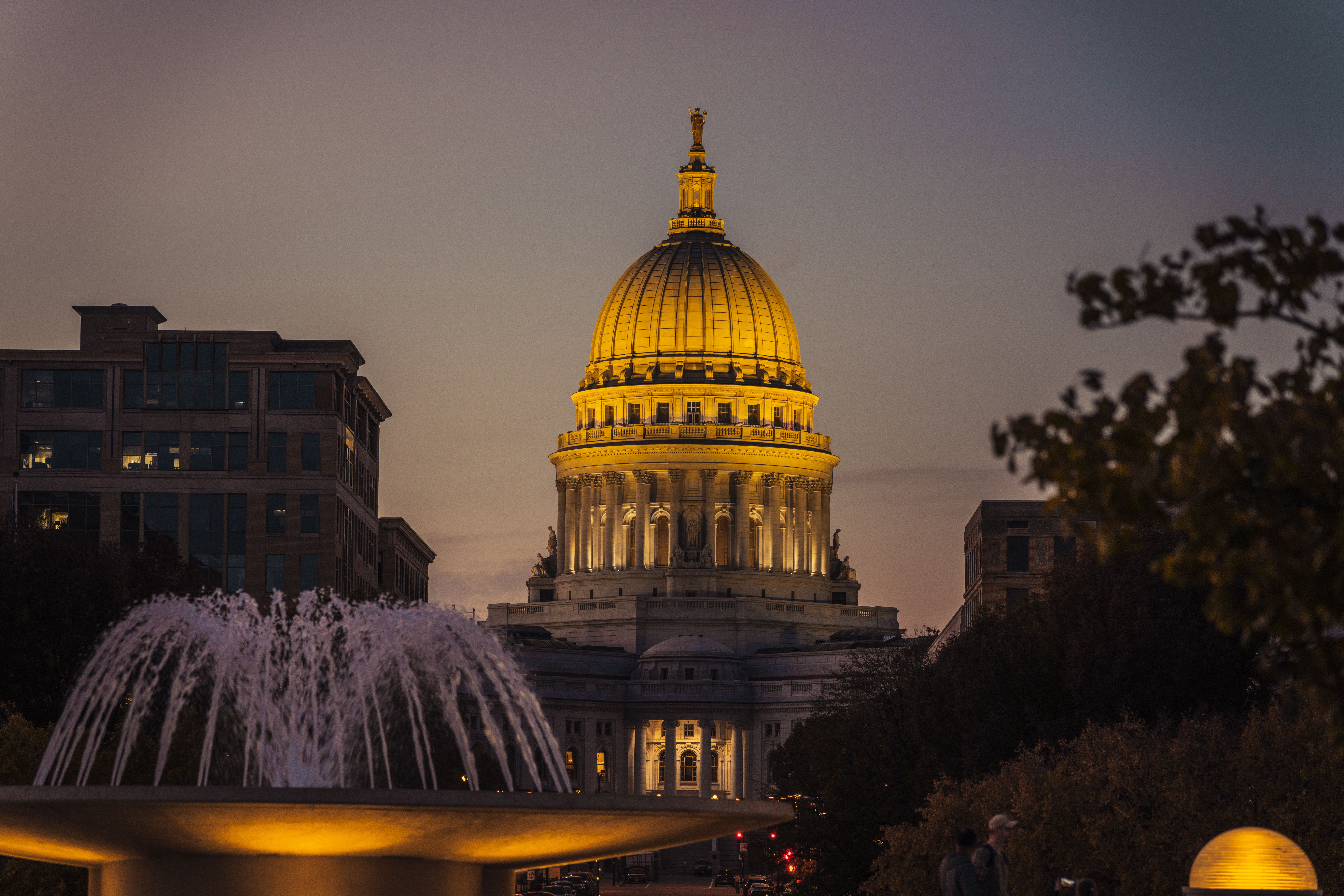 Majestic View of Wisconsin State Capitol at Dusk · Free Stock Photo