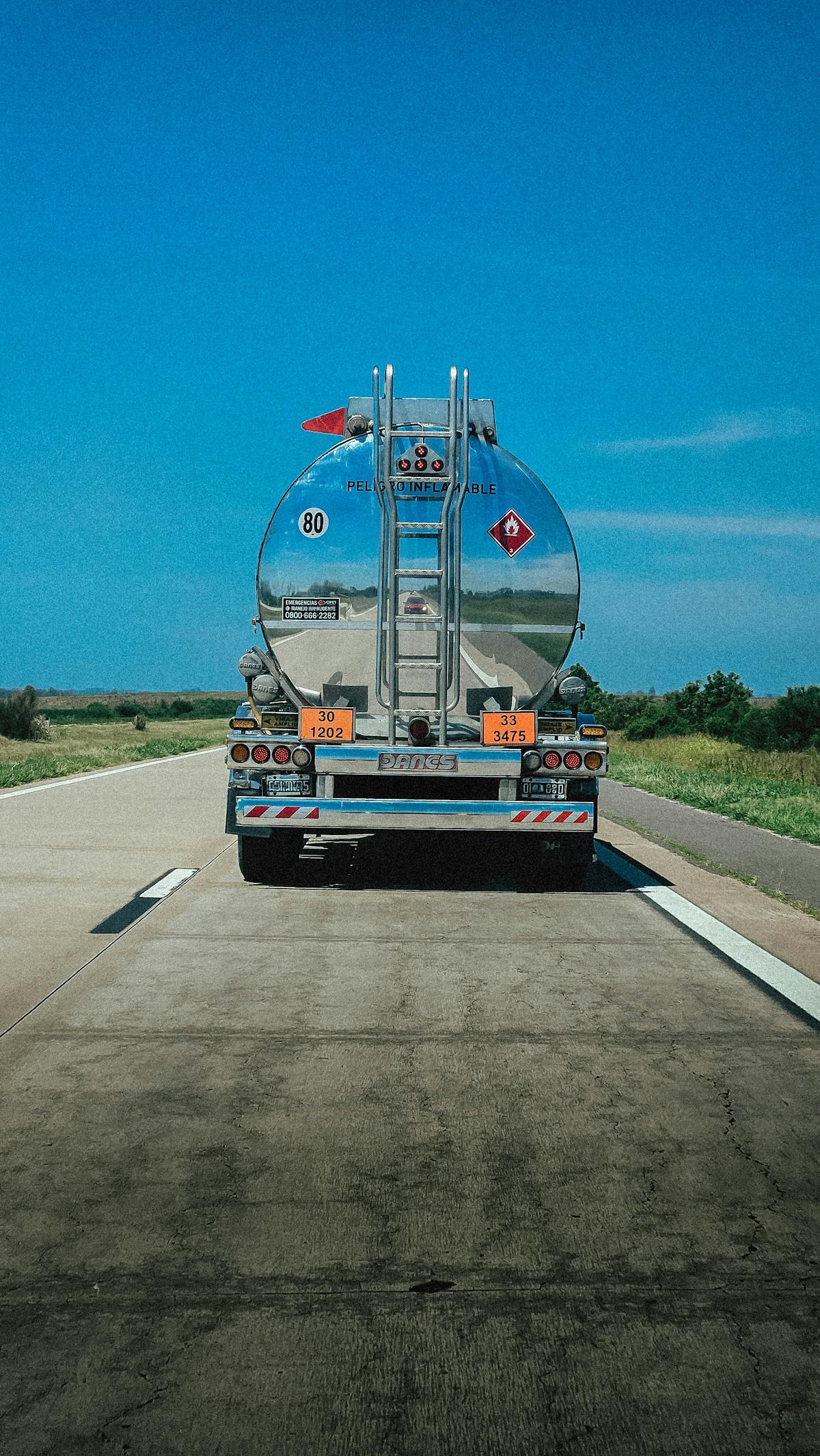 Fuel Truck Photos, Download The BEST Free Fuel Truck Stock Photos & HD ...